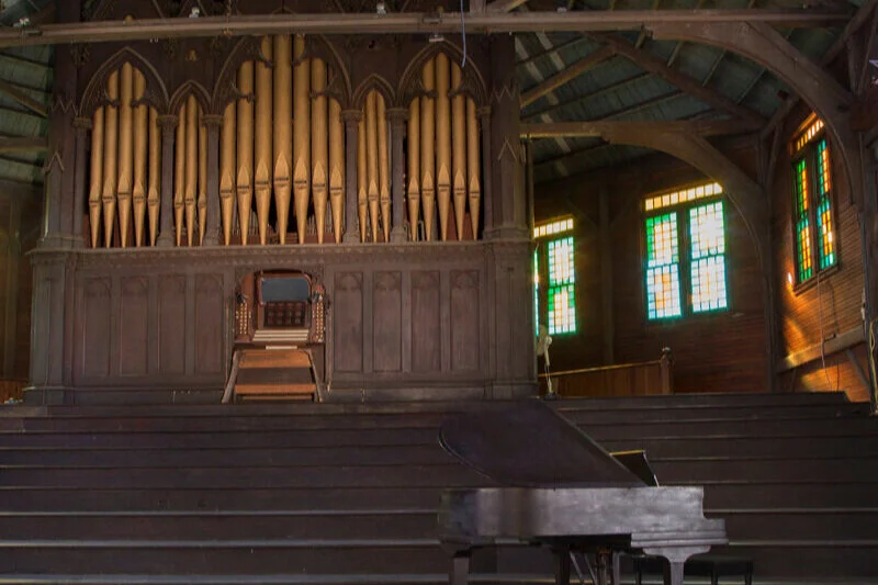 ROUND LAKE AUDITORIUM