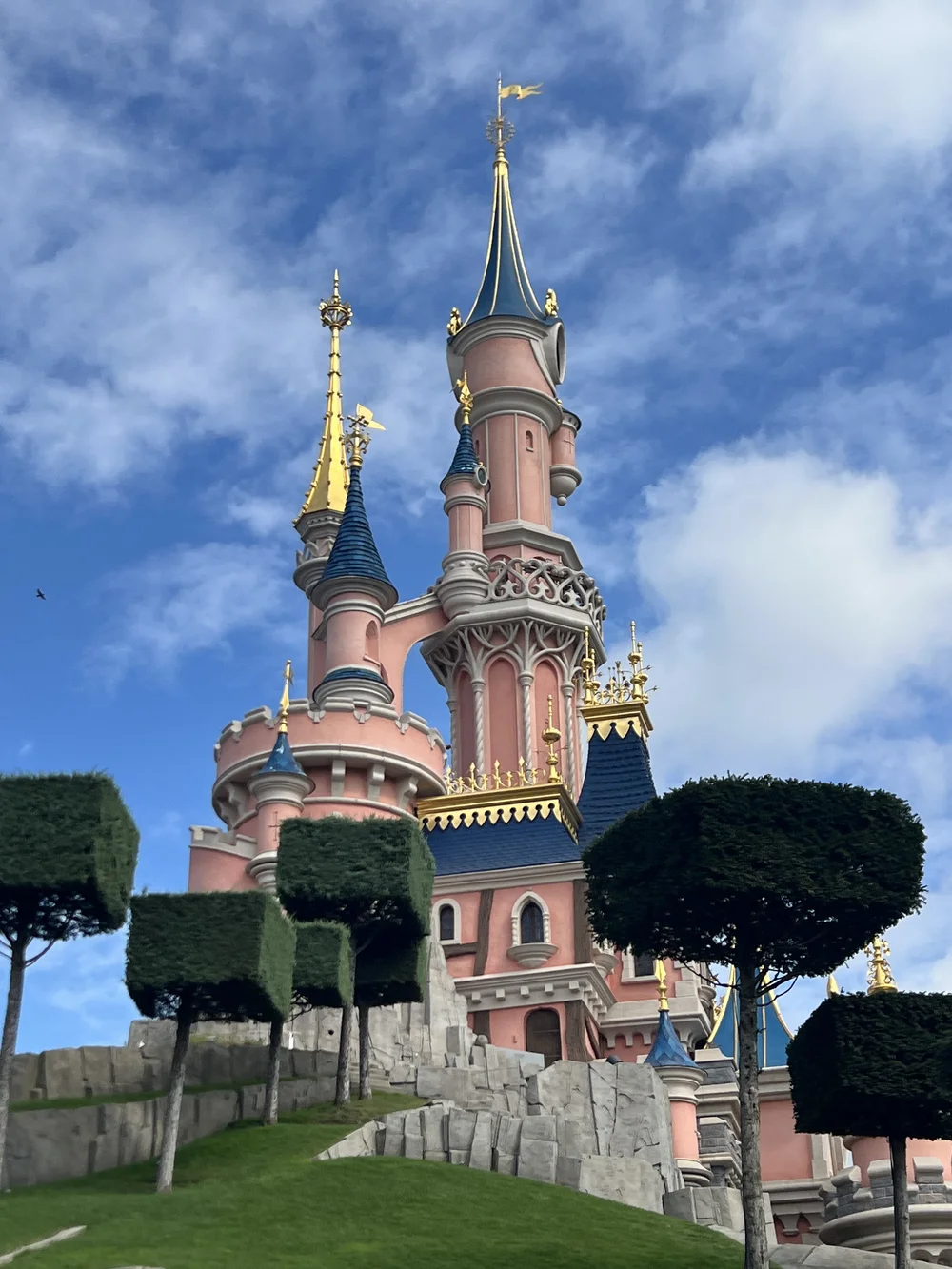 Disneyland Paris Guide — Blonde Voyage 901