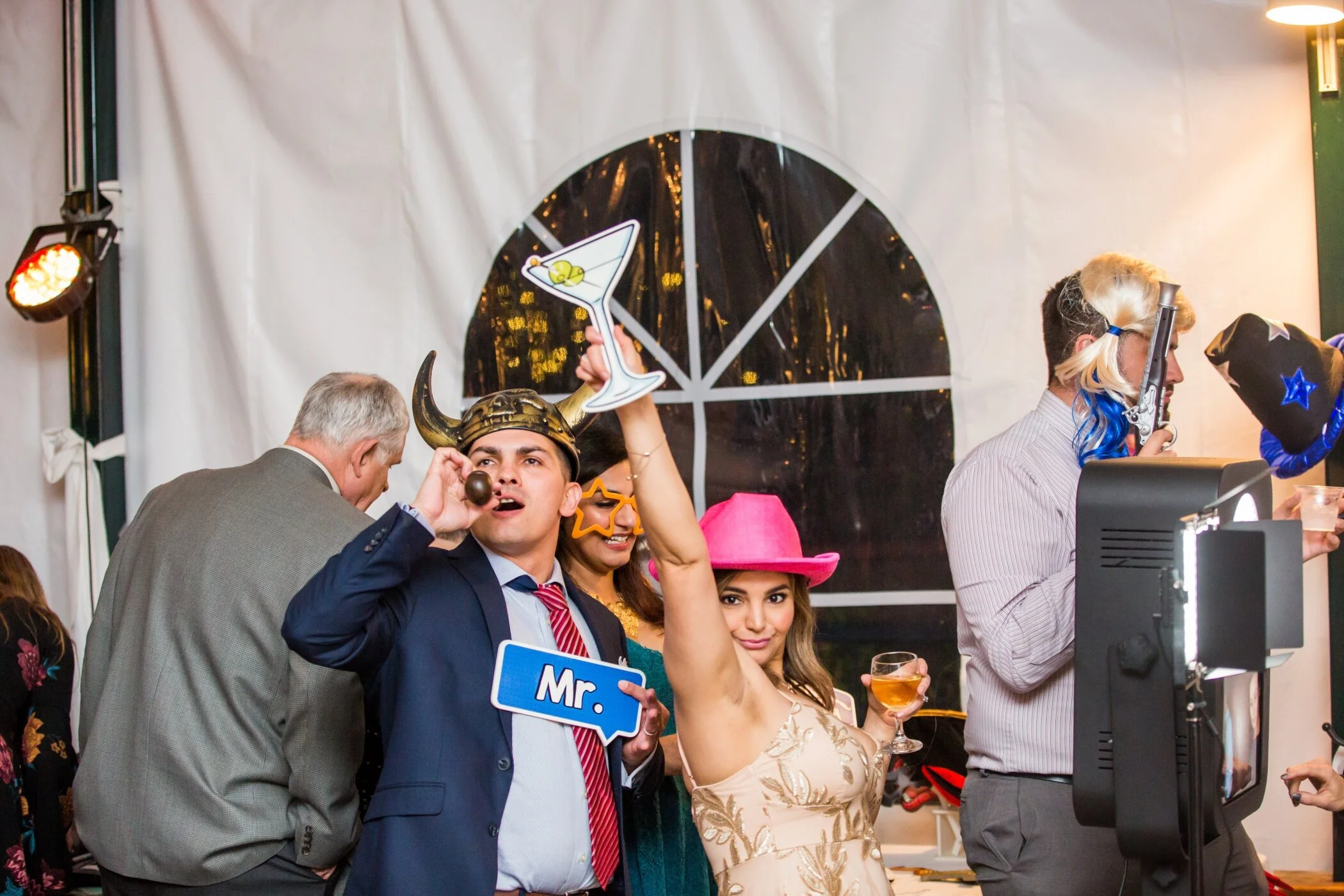 Frame Worthy Photo Booths Page — Danny Lewis Photography