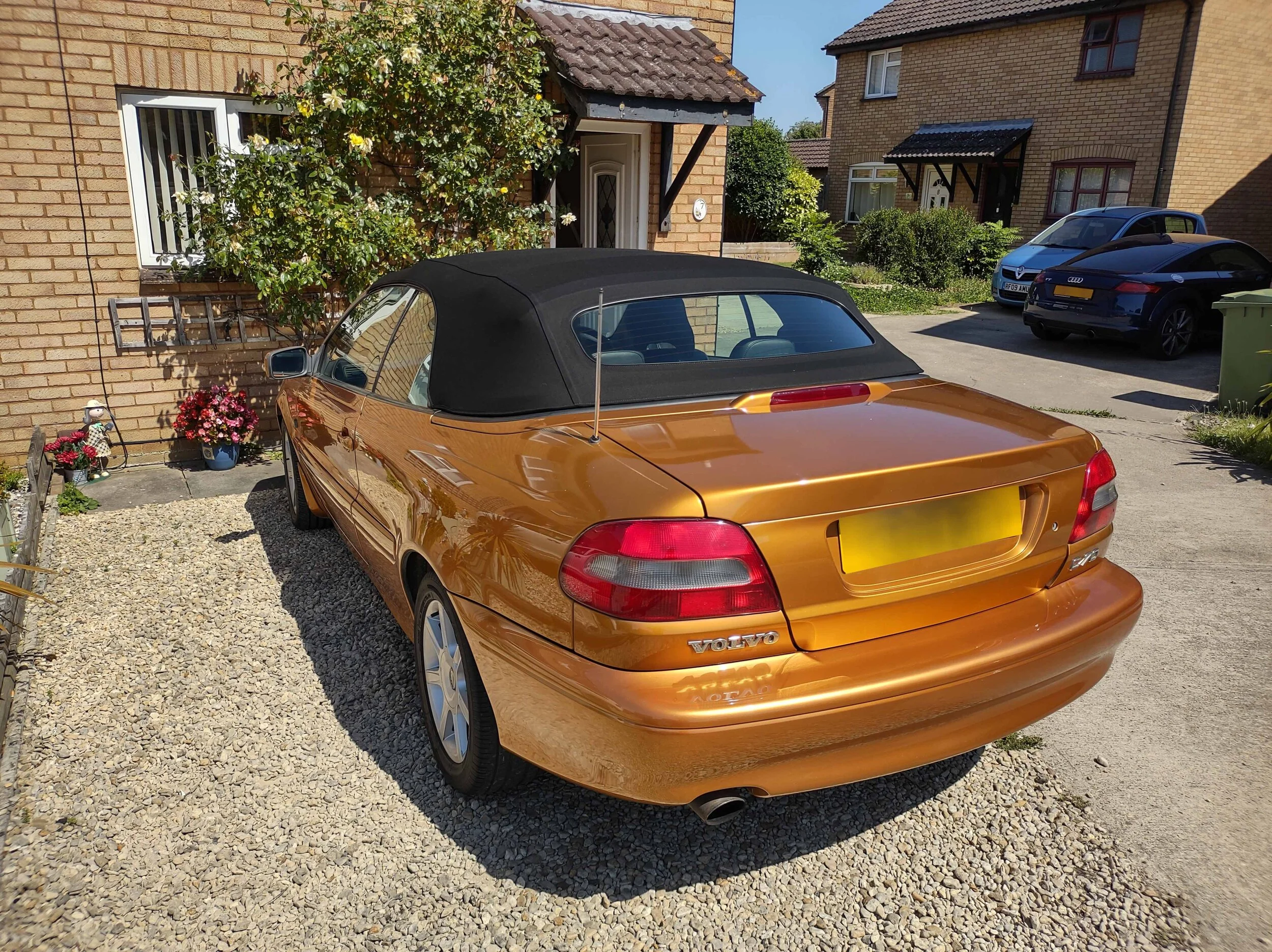 Volvo Replacement Car Hoods & Soft Tops — HoodTech