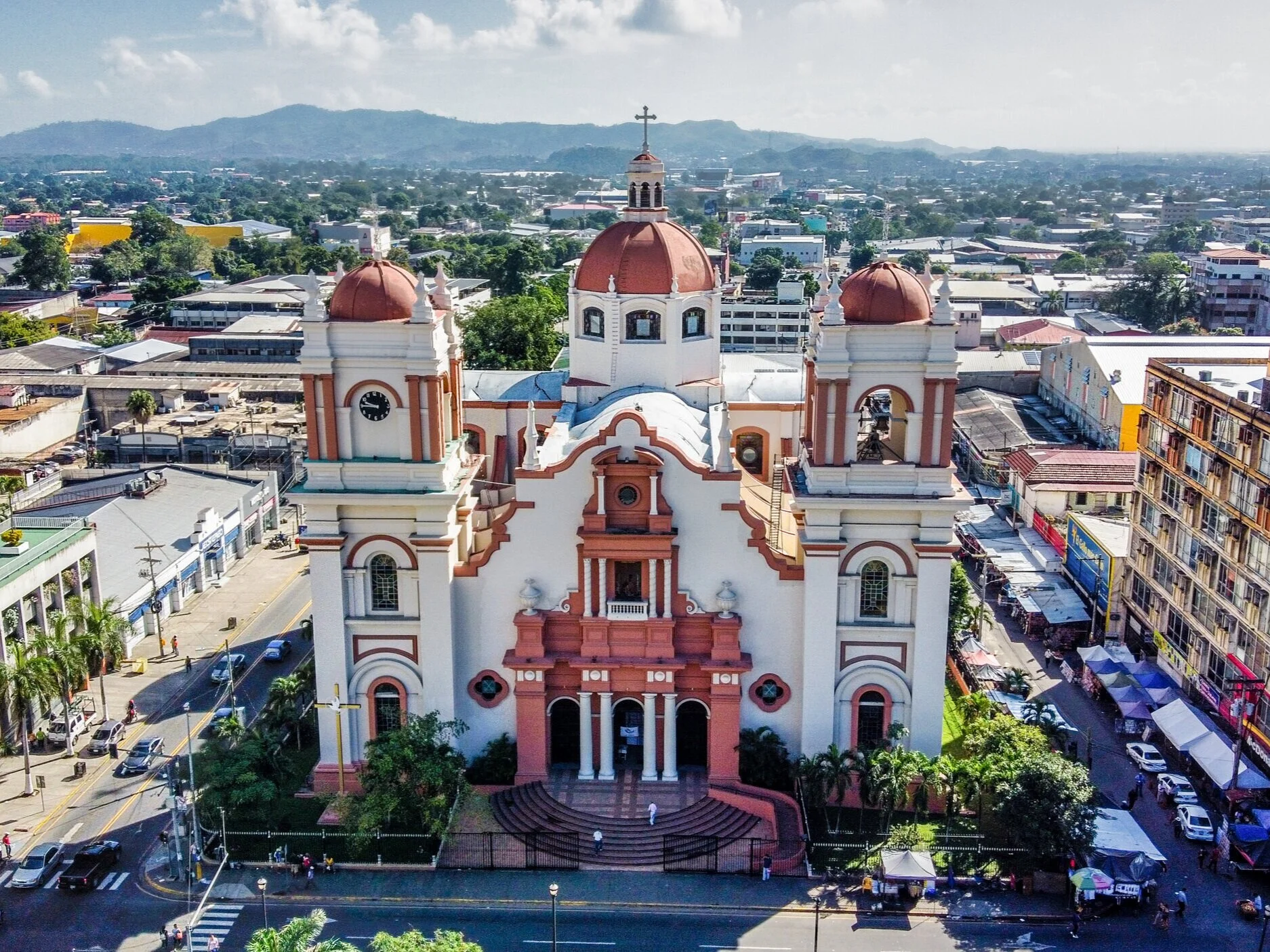 Roatan Guide — Roatan Tourism Bureau