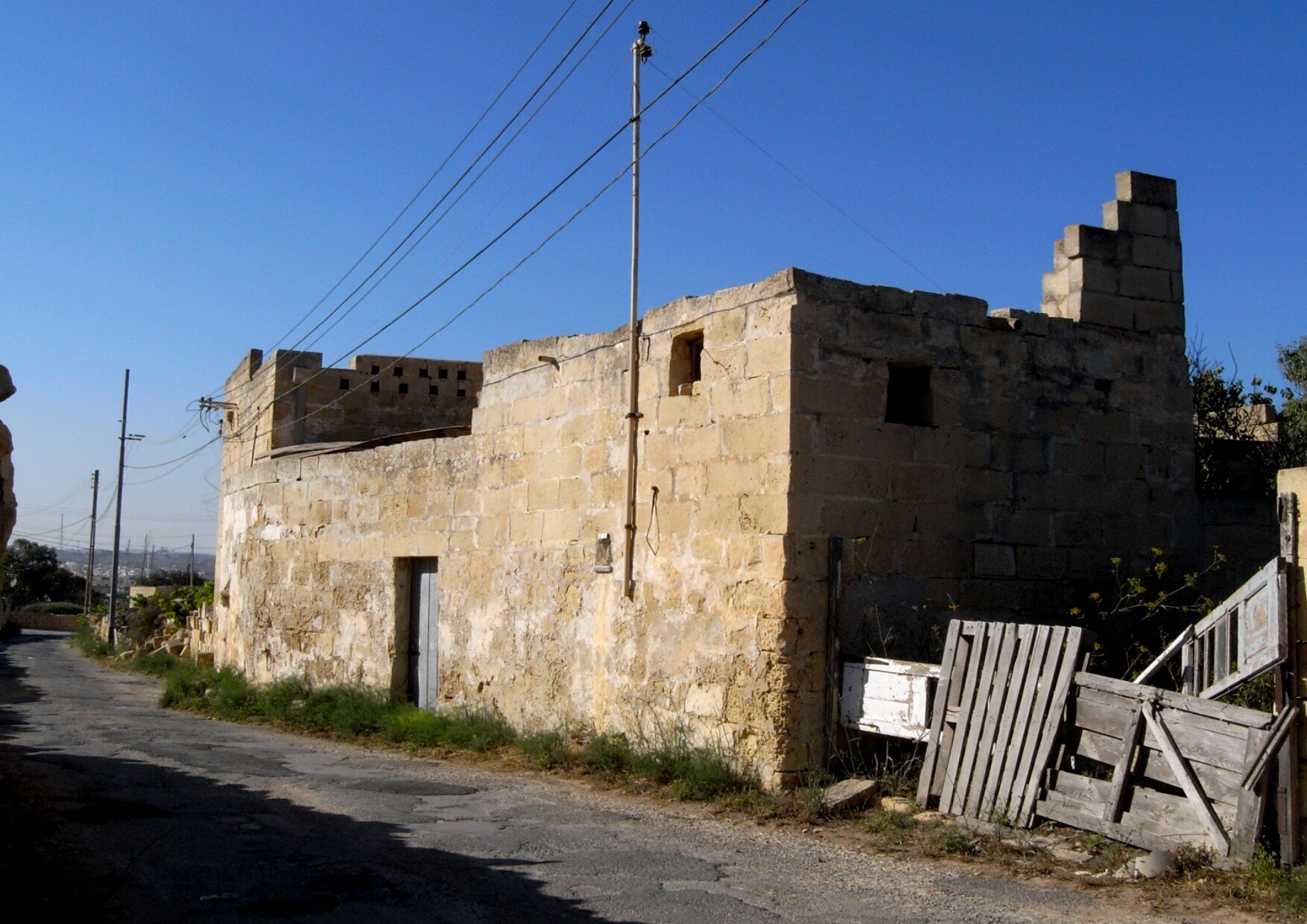 Benghisa: Farmbuildings — Buildings of Malta