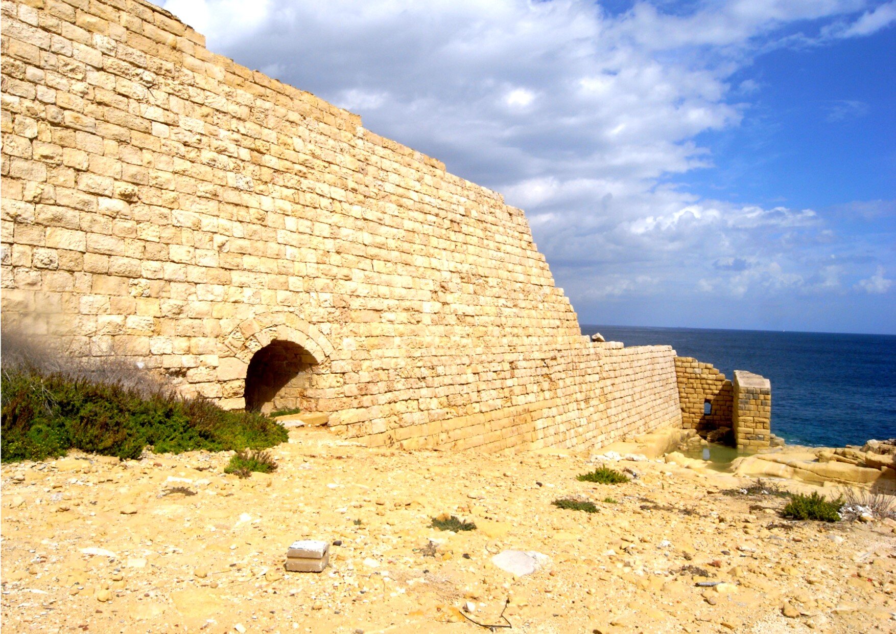 Kalkara: Fort Ricasoli — Buildings of Malta