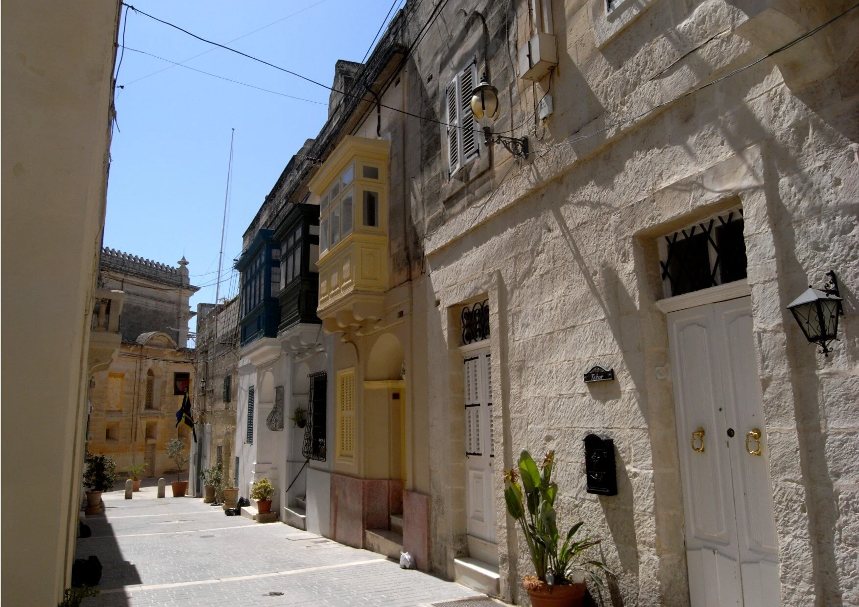 Lija: Triq il-Knisja — Buildings of Malta