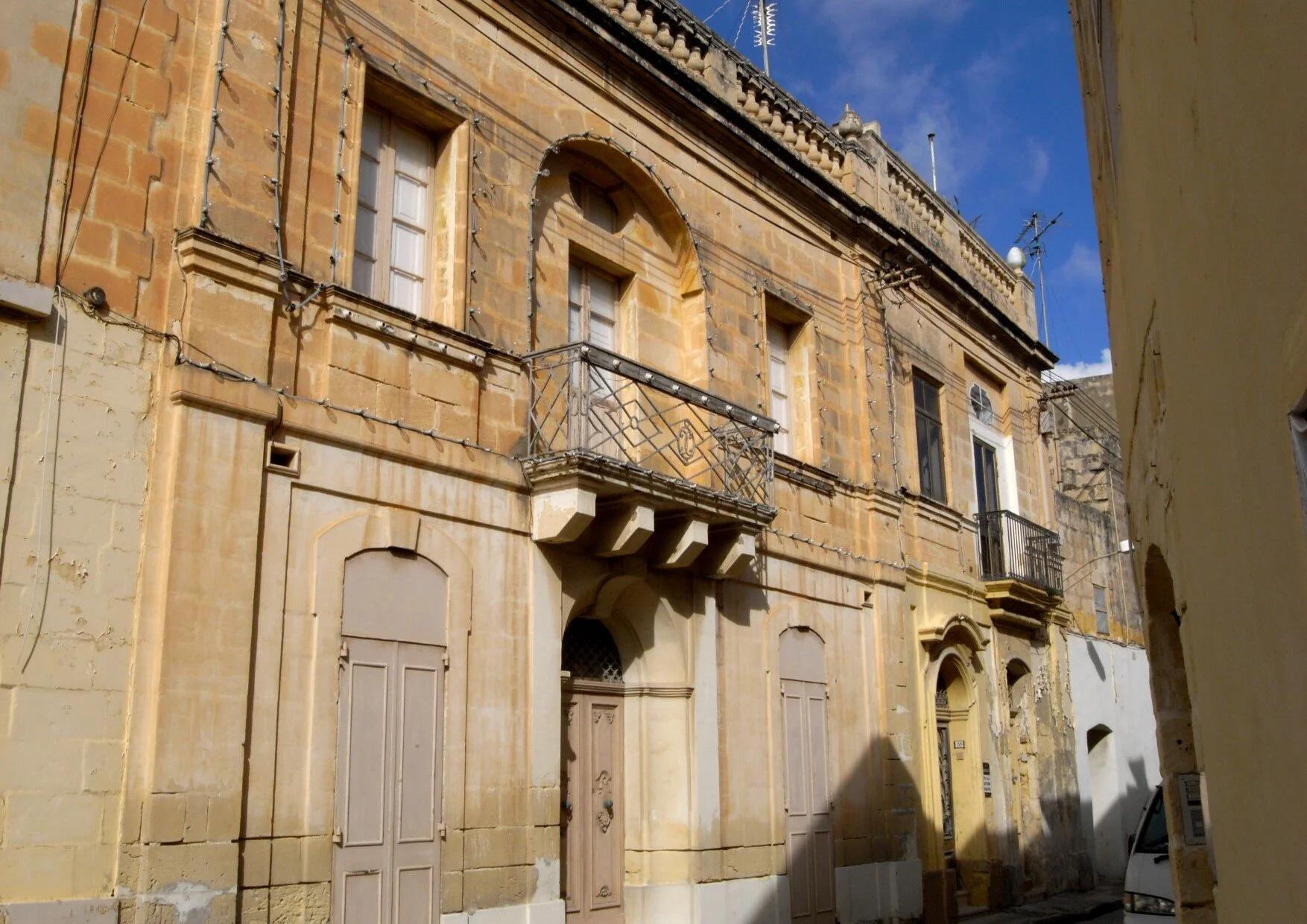 Luqa: Triq San Gorg — Buildings of Malta