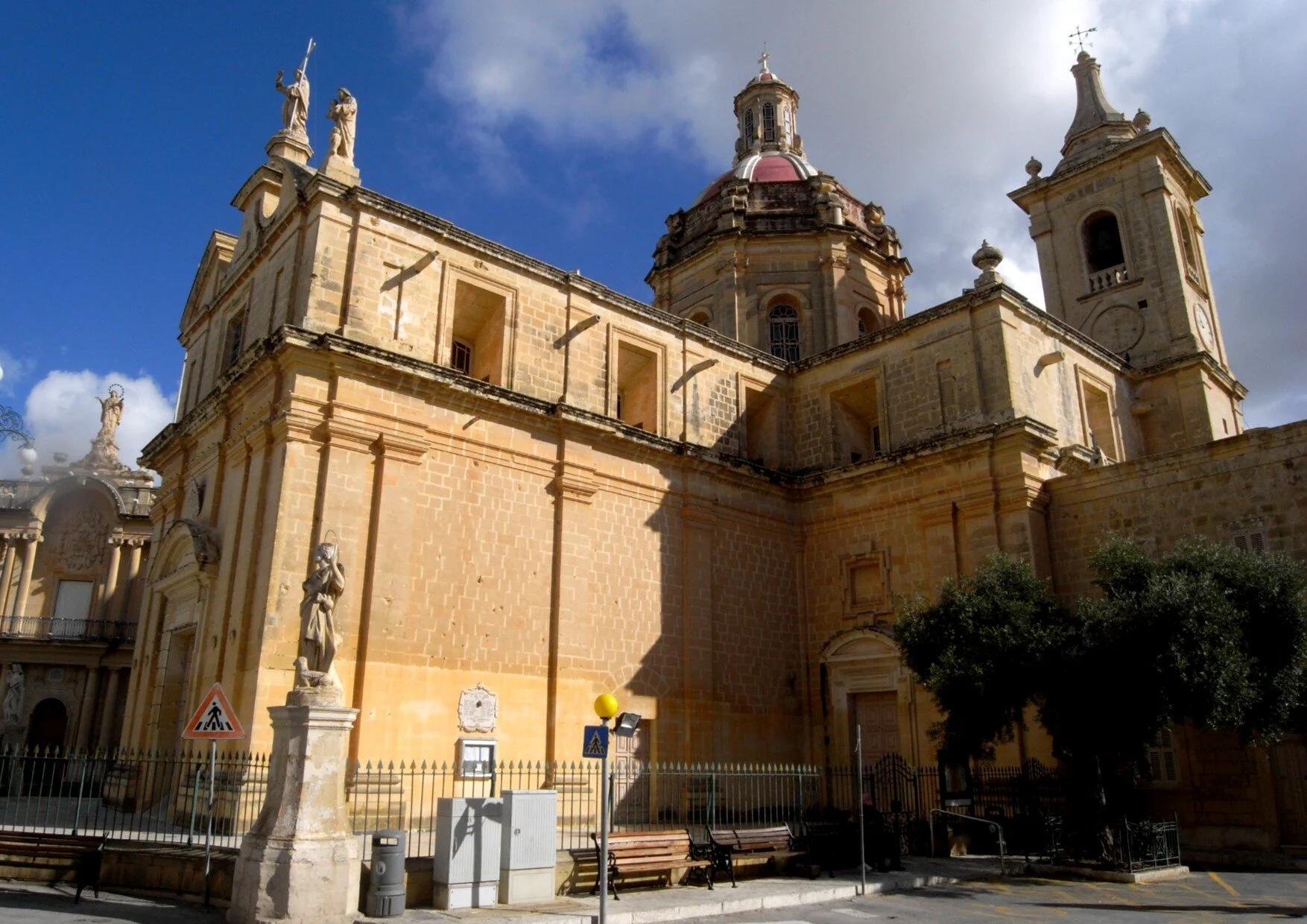 Mqabba: Parish Church — Buildings of Malta