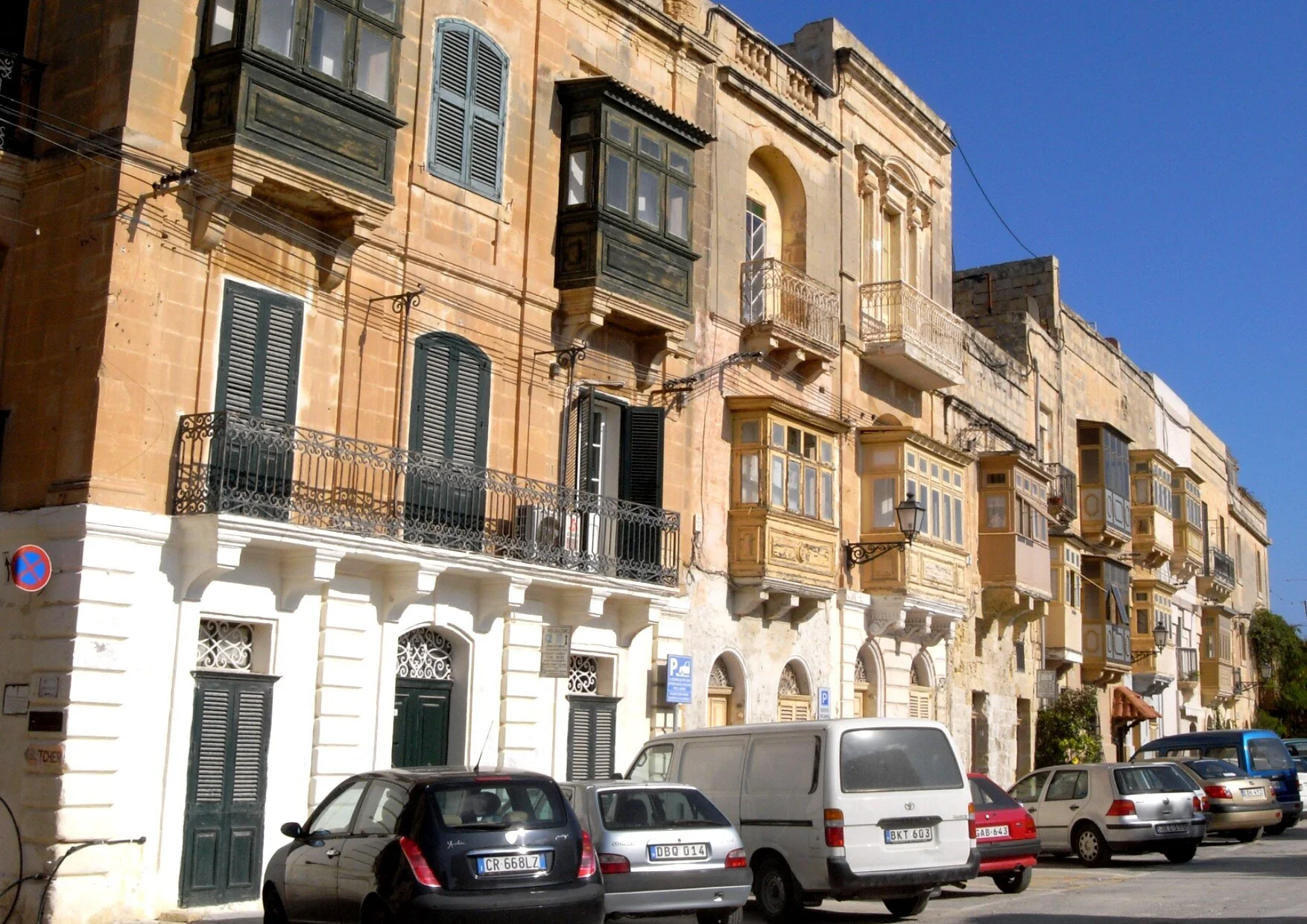 Vittoriosa: Triq it-Torri ta-San Gwann — Buildings of Malta