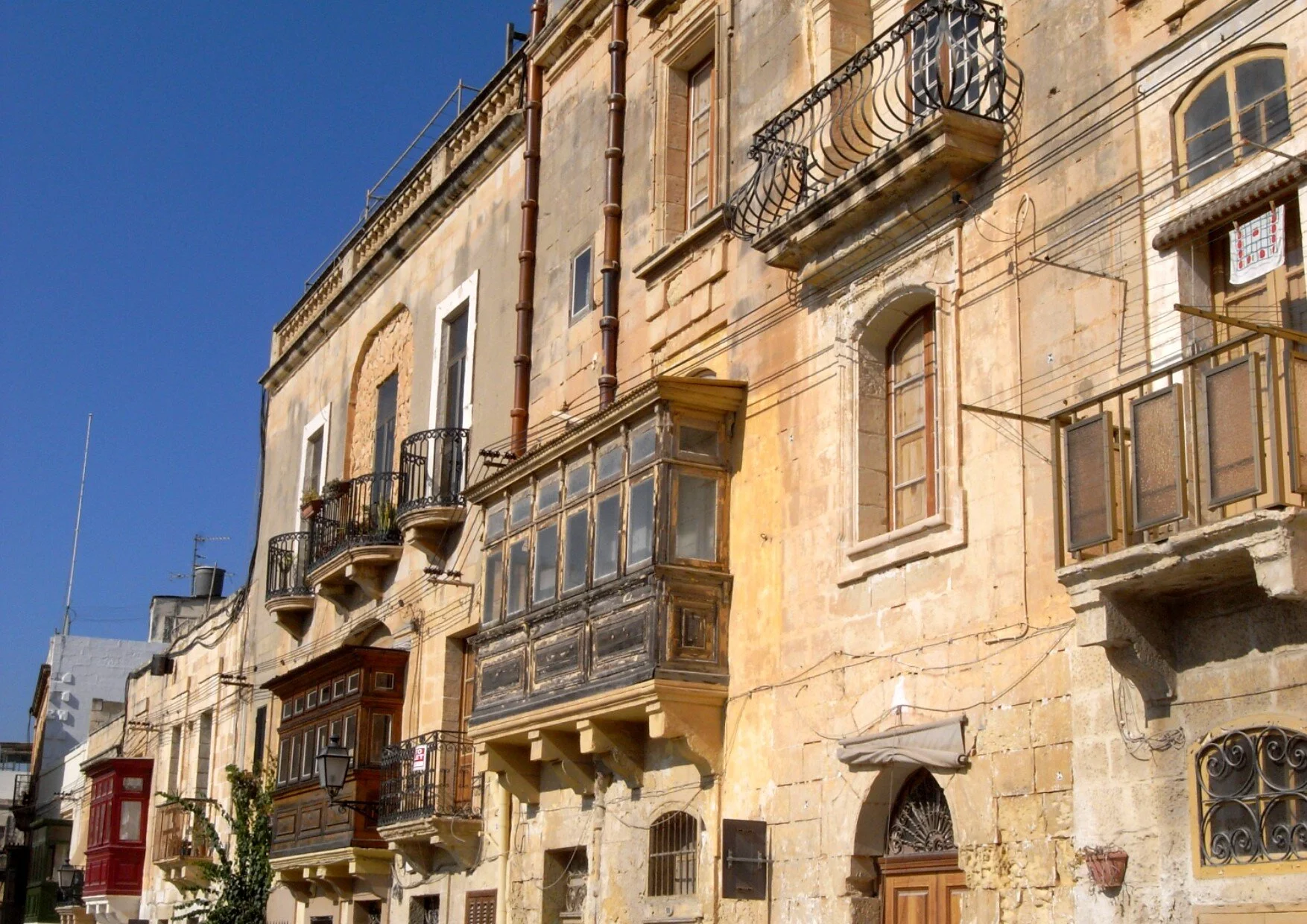 Vittoriosa: Triq it-Torri ta-San Gwann — Buildings of Malta