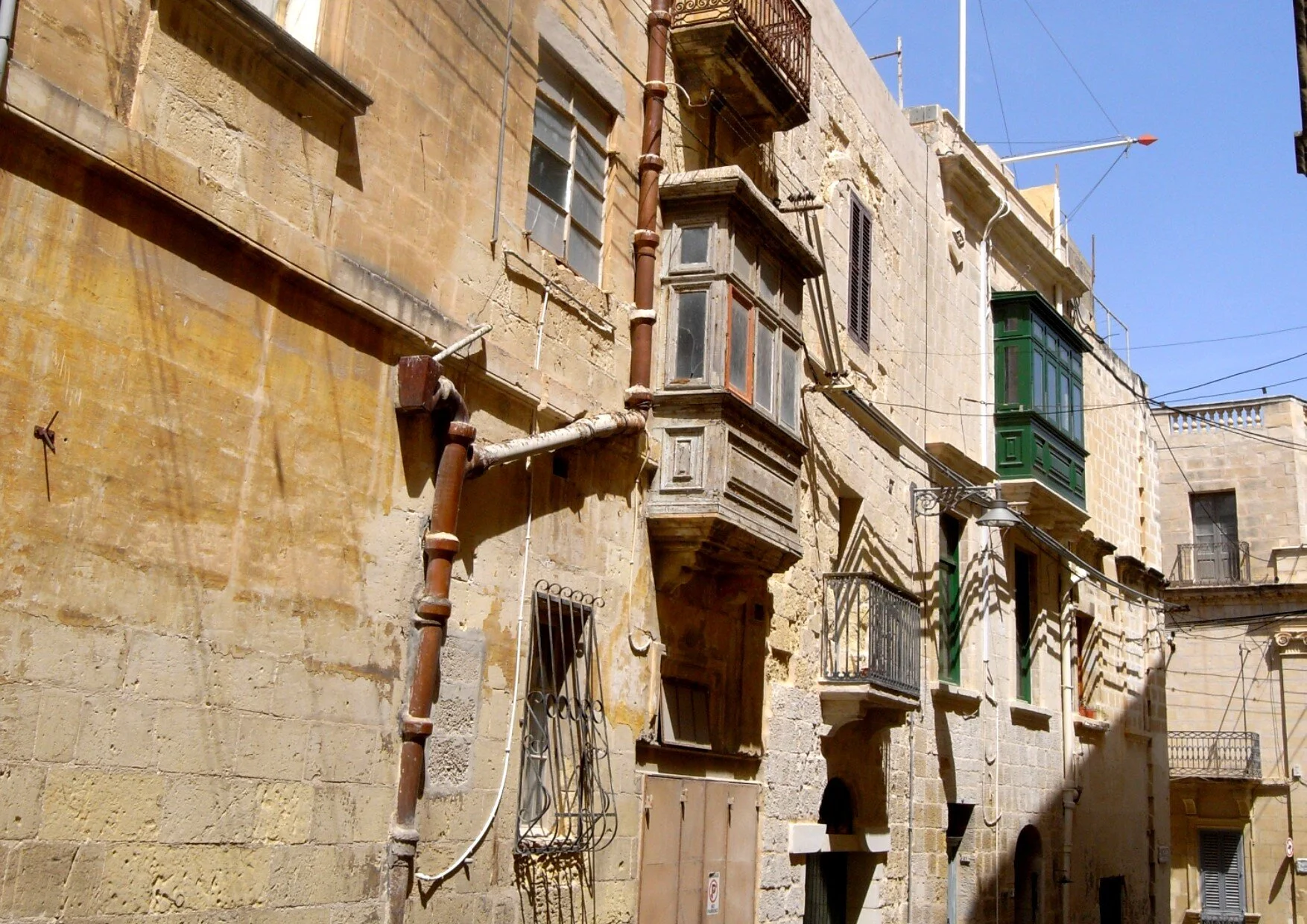 Vittoriosa: Triq L-Arcisqof M Gonzi — Buildings of Malta