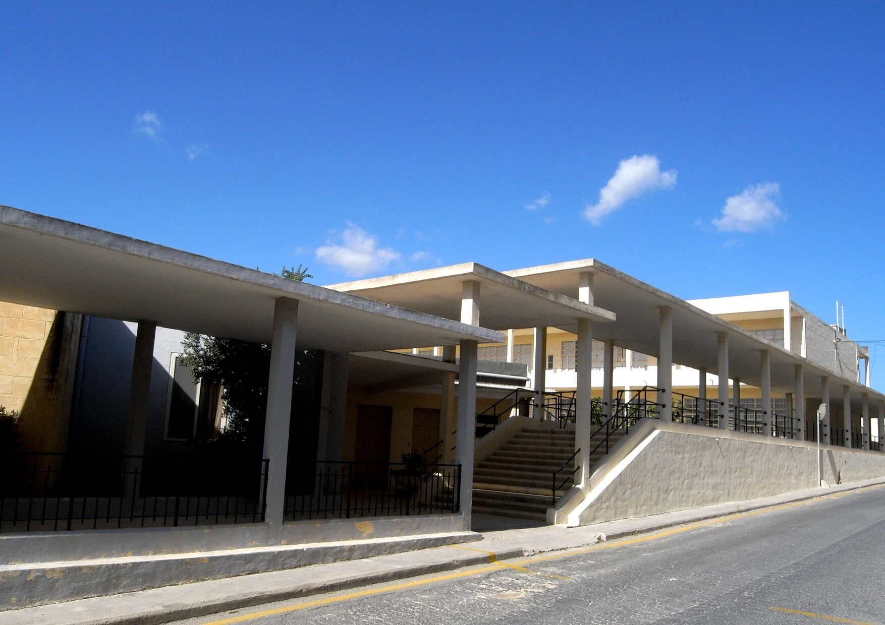 Qala: Qala Primary School — Buildings of Malta