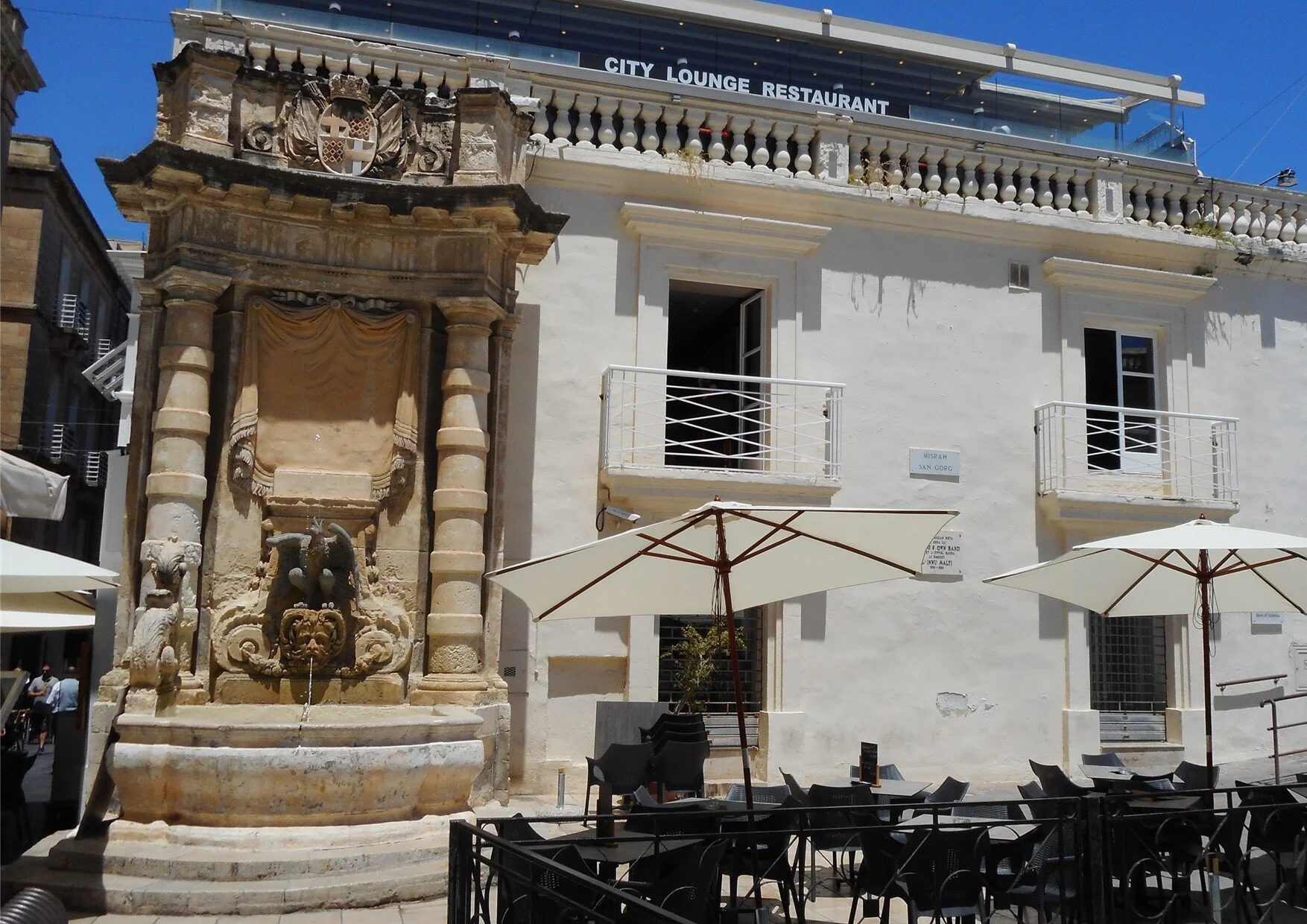 Valletta: Misrah San Gorg — Buildings of Malta