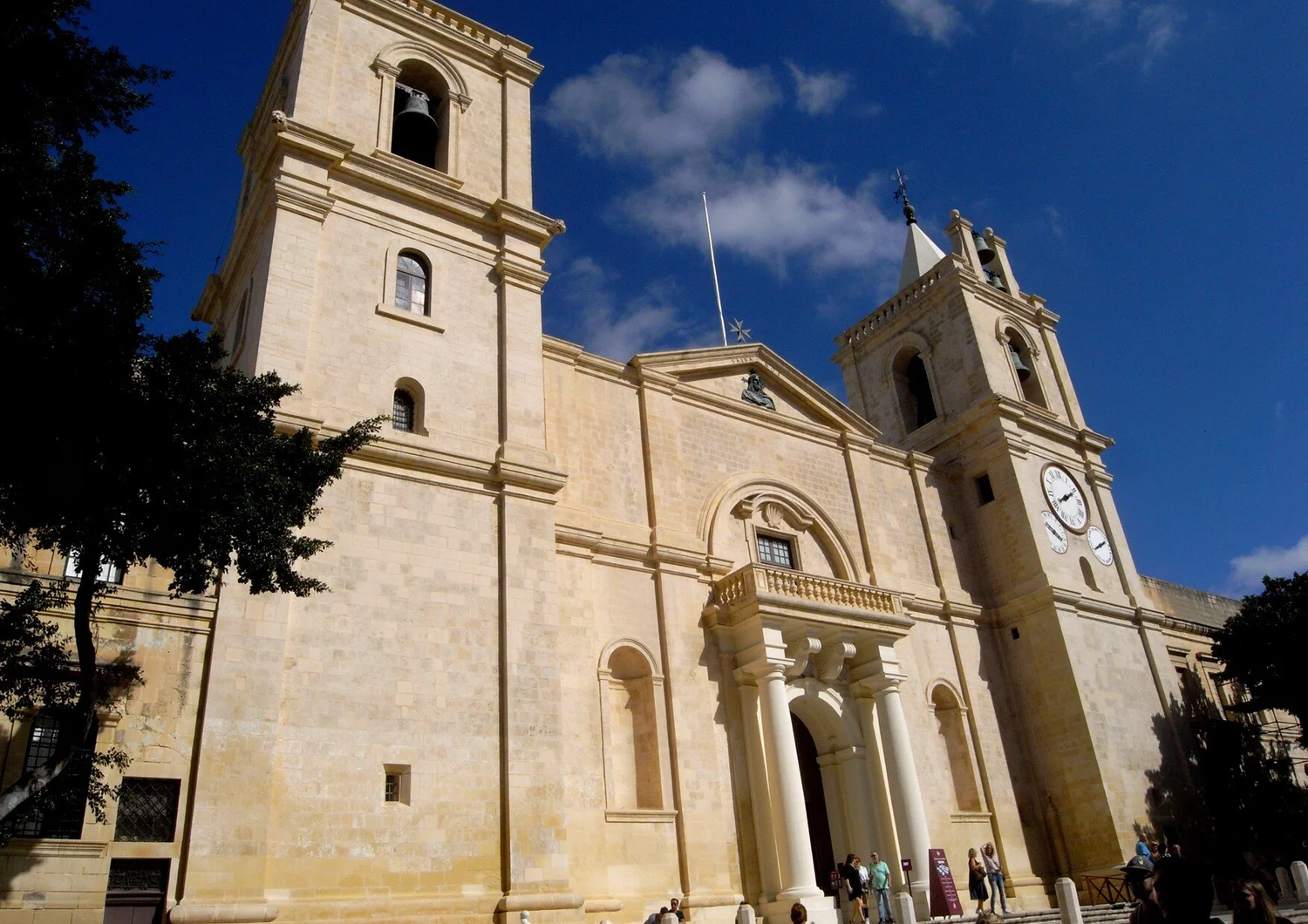 Valletta: Churches and Chapels — Buildings of Malta