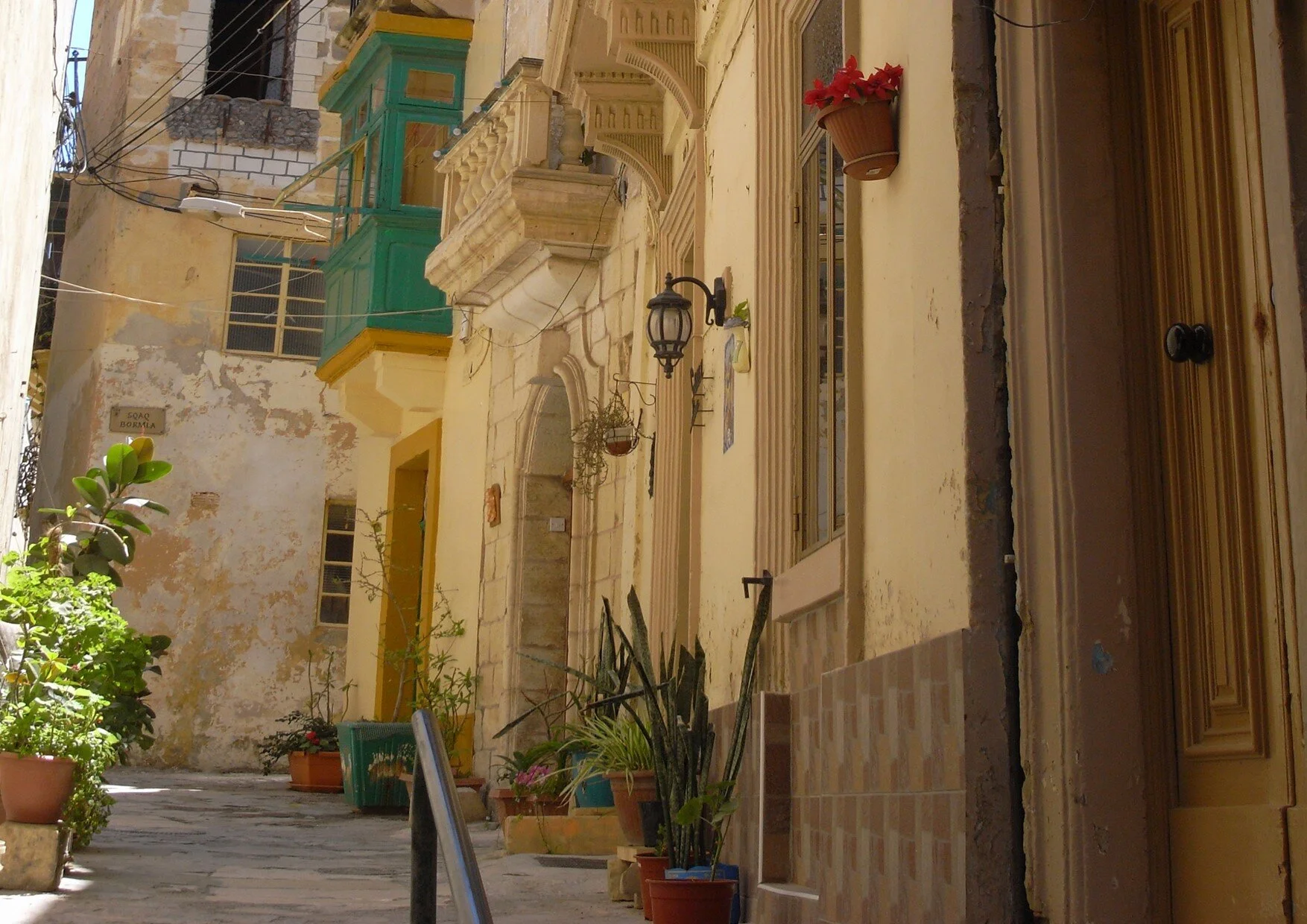 Cospicua: Triq Erin Serracino Inglott — Buildings of Malta
