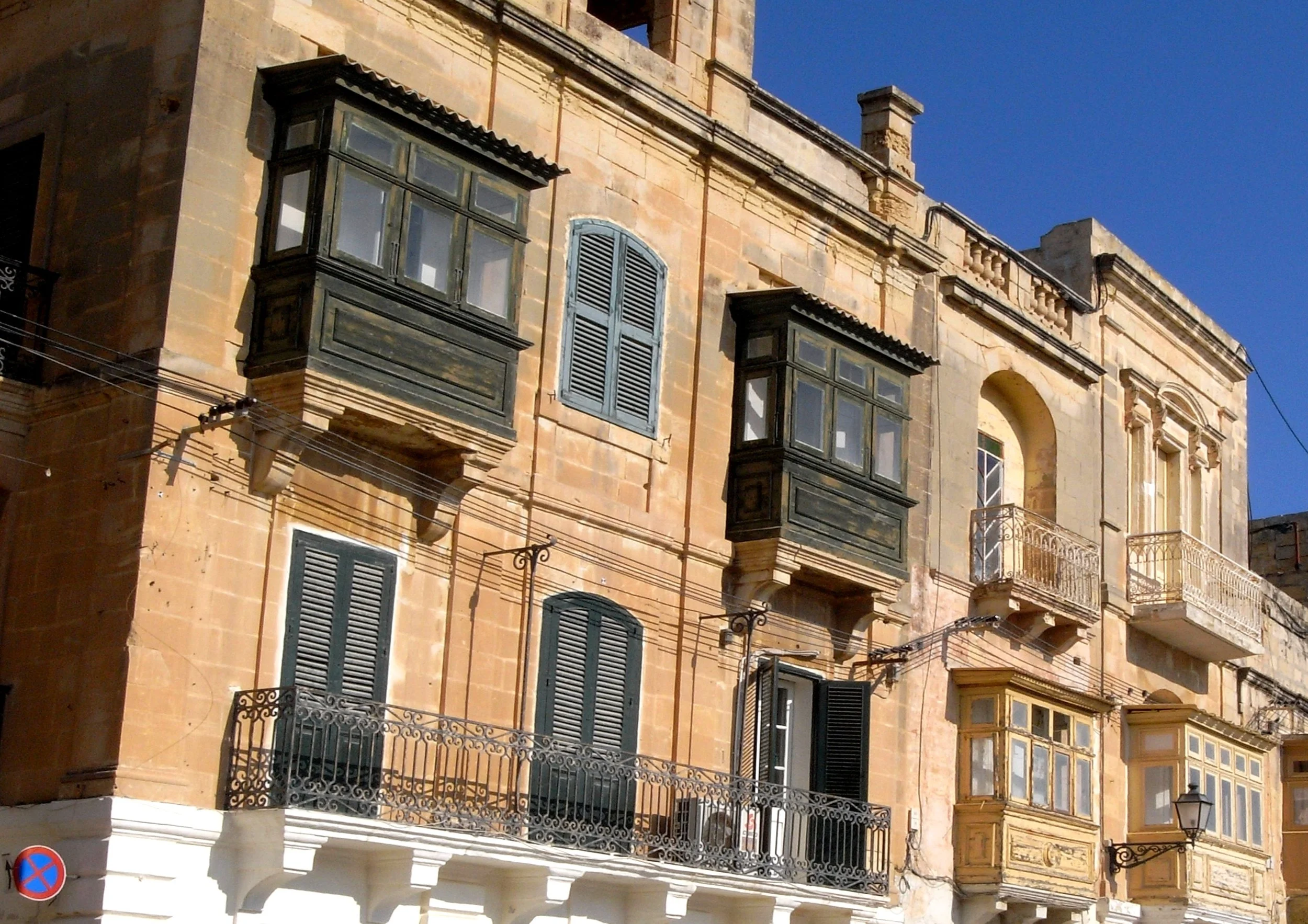 Vittoriosa: Triq it-Torri ta-San Gwann — Buildings of Malta