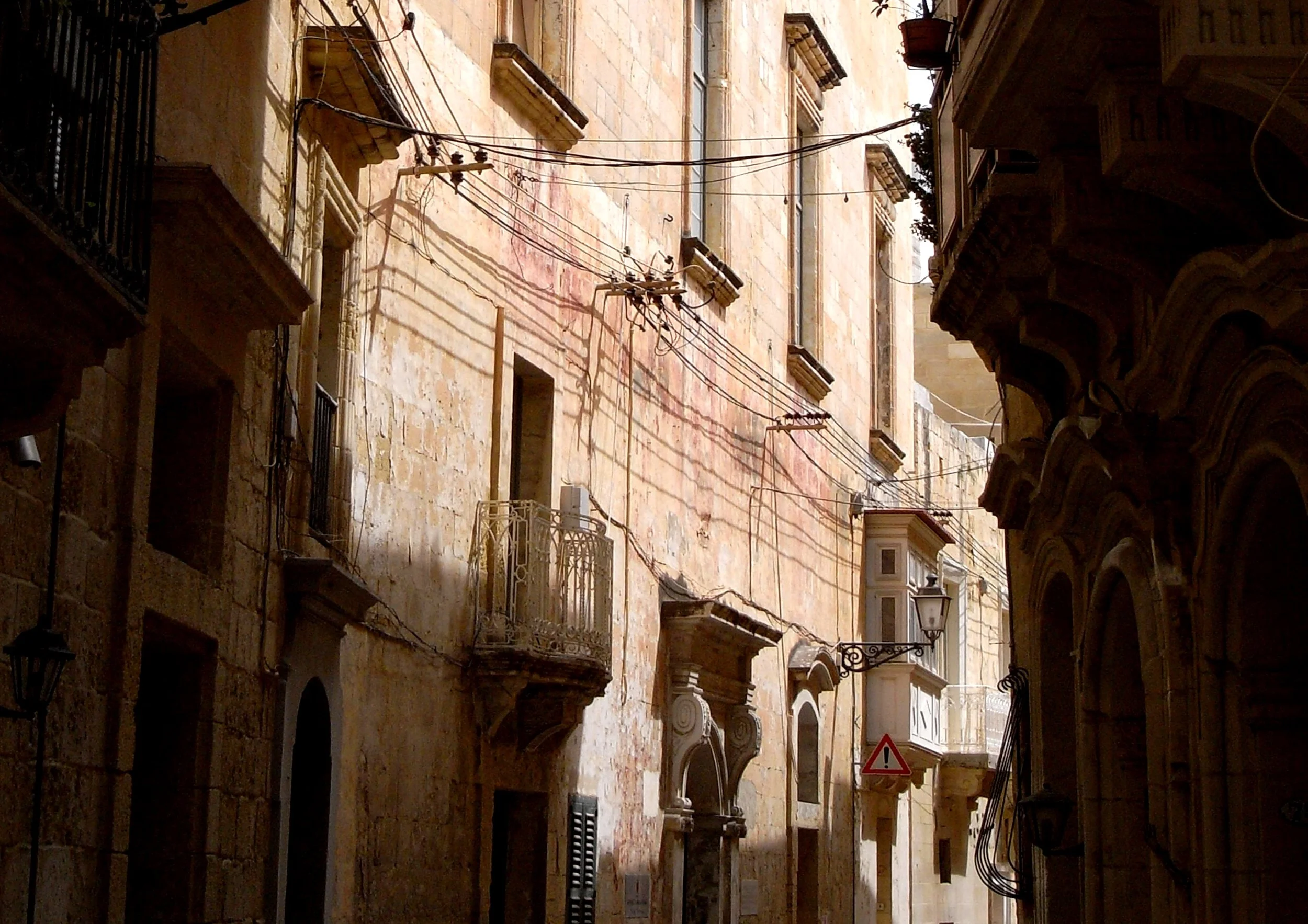 Vittoriosa: Triq Hilda Tabone — Buildings of Malta