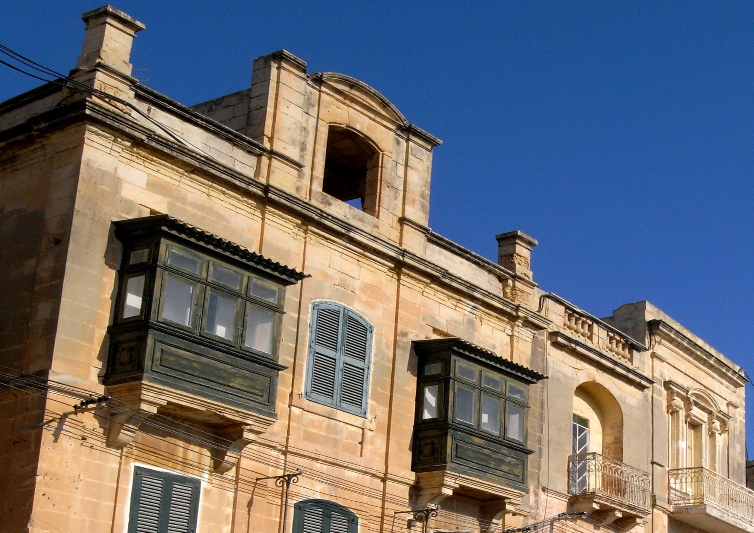 Vittoriosa: Triq it-Torri ta-San Gwann — Buildings of Malta