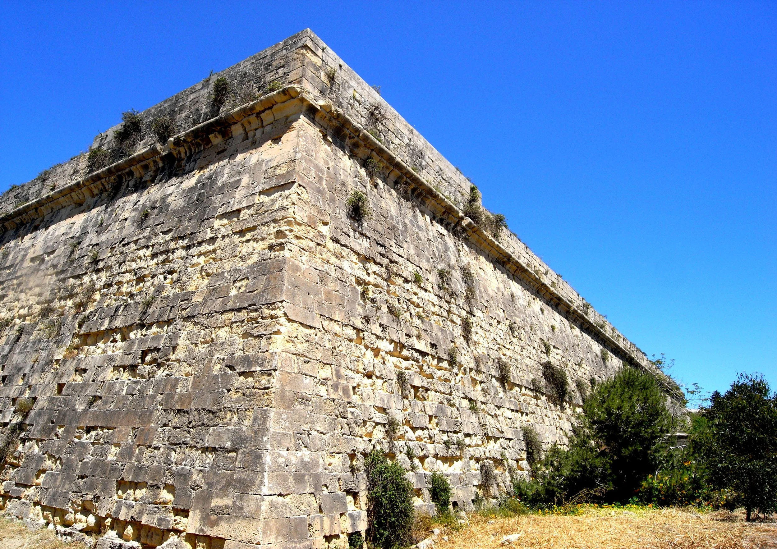 Cospicua: Fortifications — Buildings of Malta
