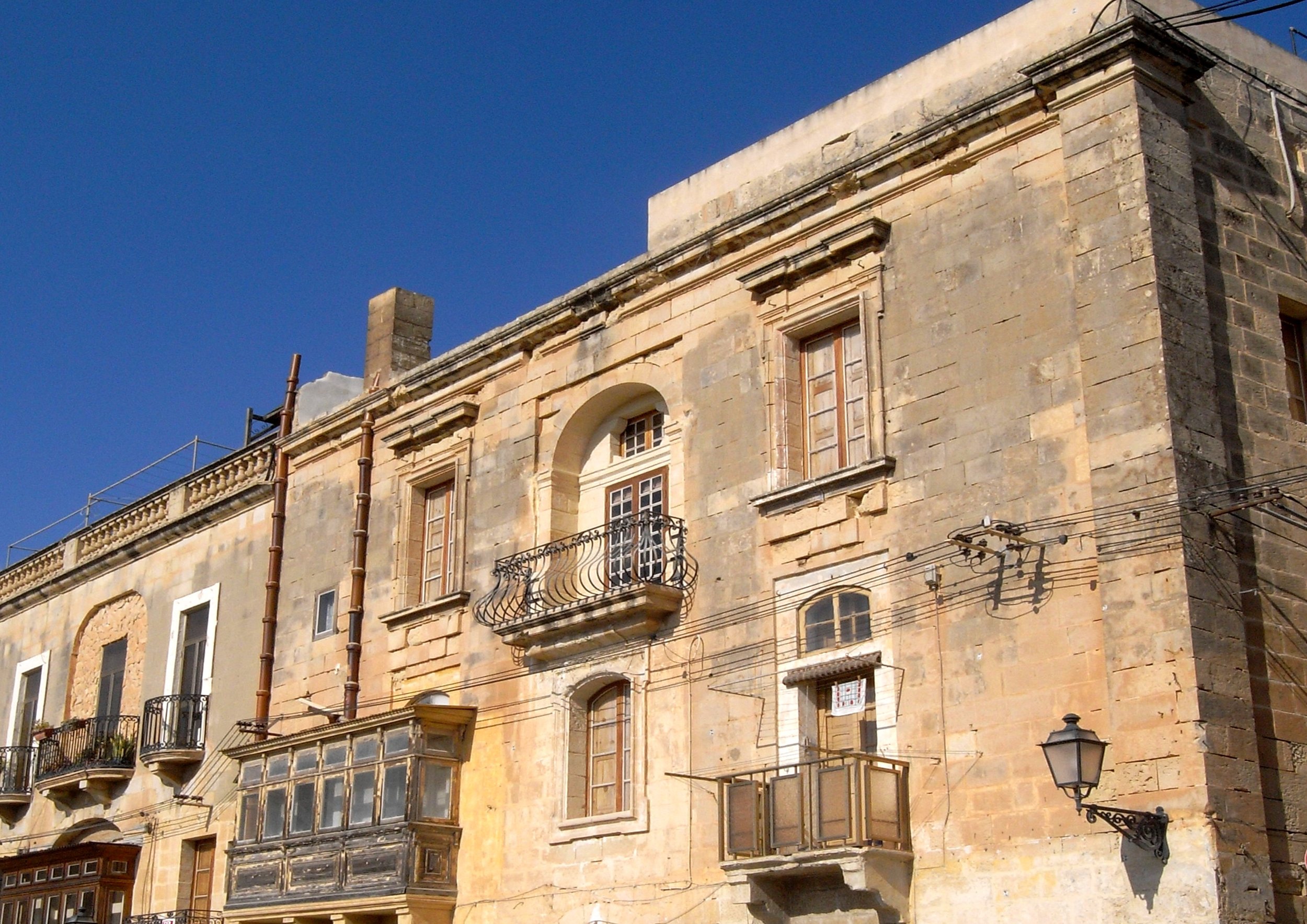 Vittoriosa: Triq it-Torri ta-San Gwann — Buildings of Malta