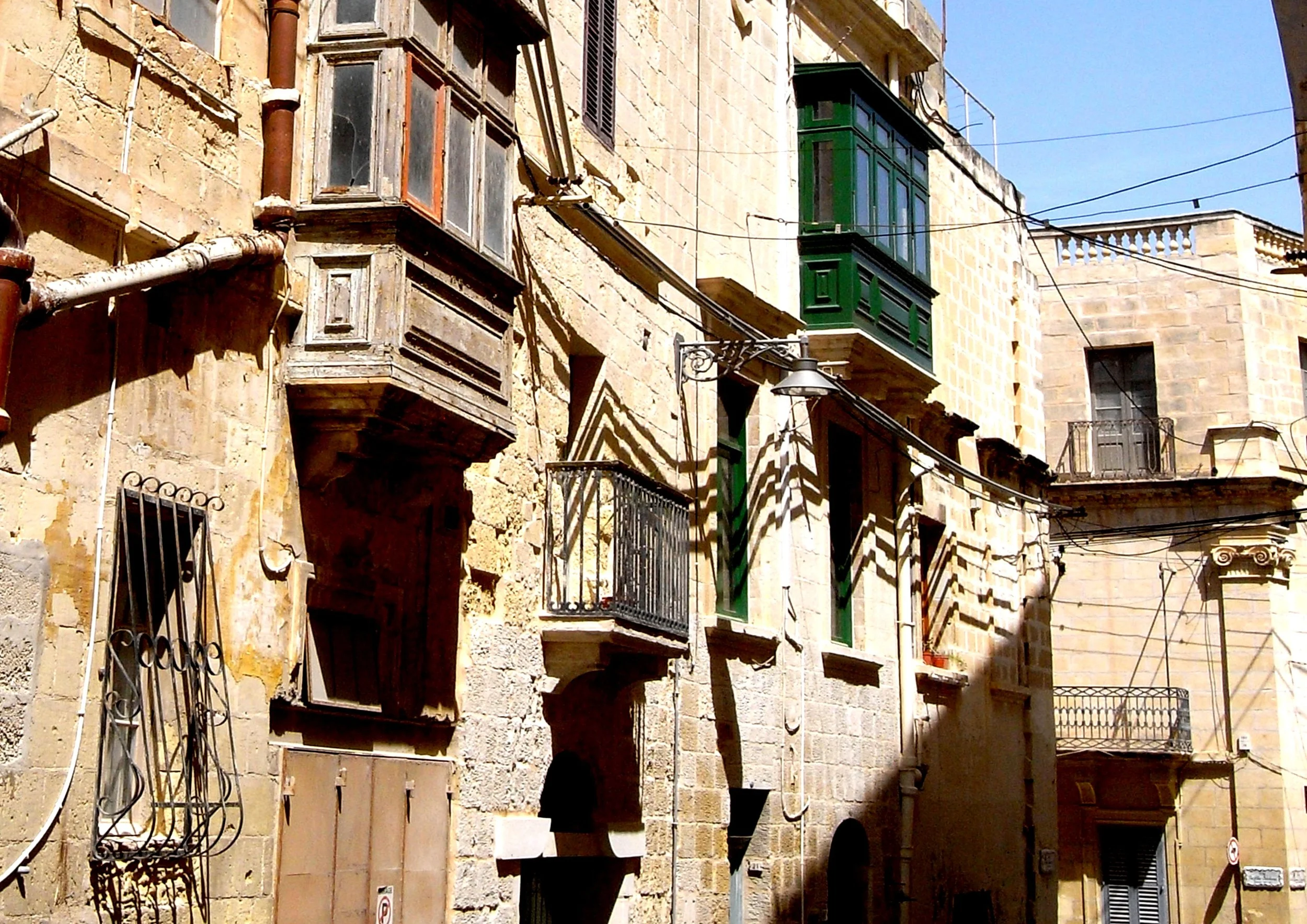 Vittoriosa: Triq L-Arcisqof M Gonzi — Buildings of Malta