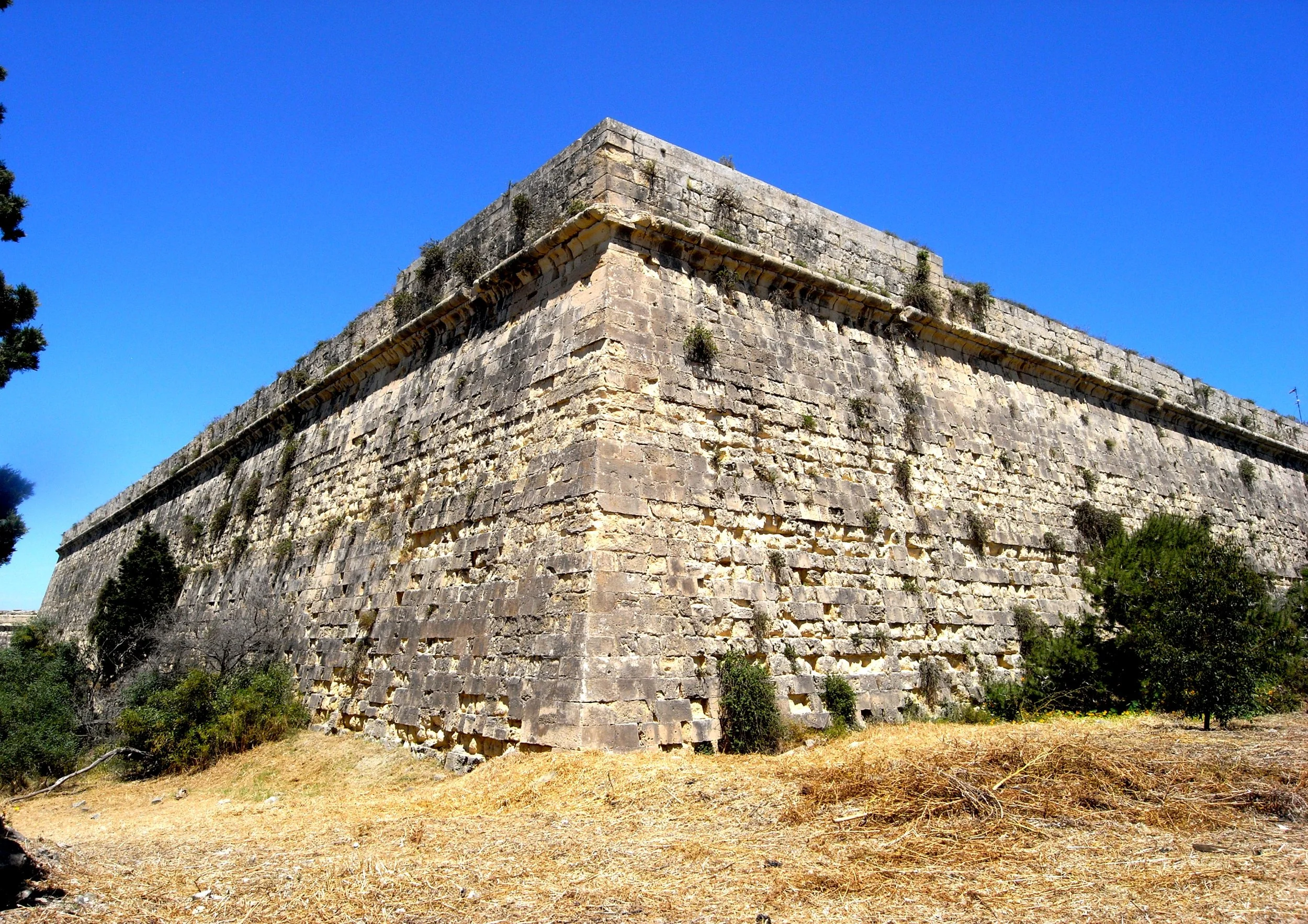 Cospicua: Fortifications — Buildings of Malta