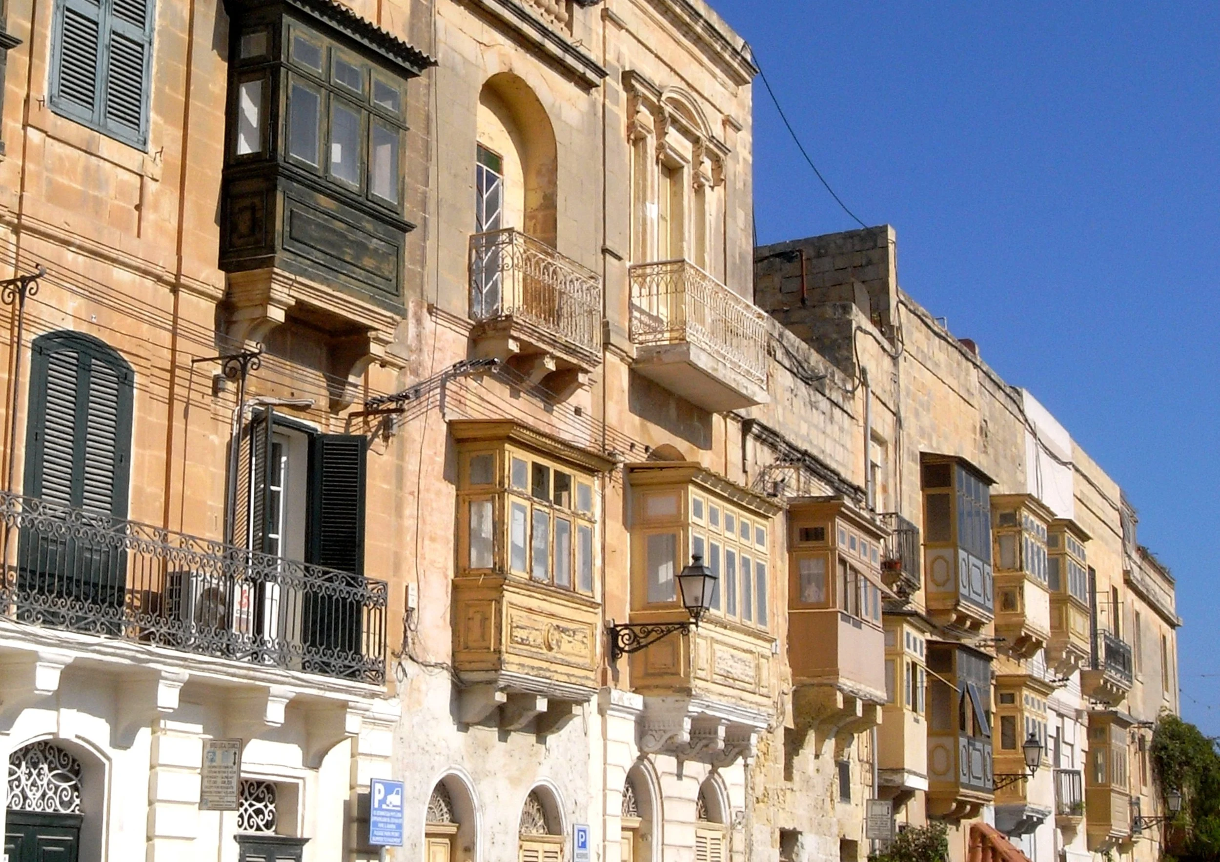 Vittoriosa: Triq it-Torri ta-San Gwann — Buildings of Malta