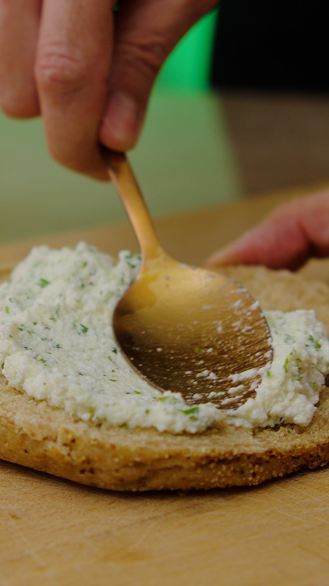 Brown Ftira Ġbejna 'Pizza'