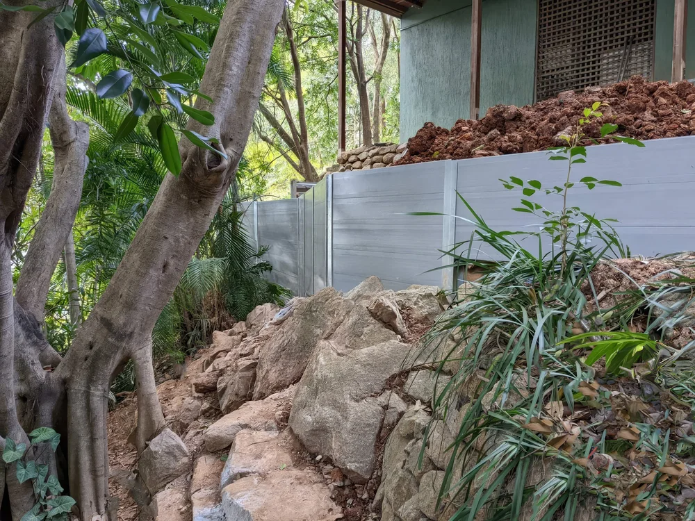 High-Quality SuperSleeper Composite Retaining Wall — Glass Outlet