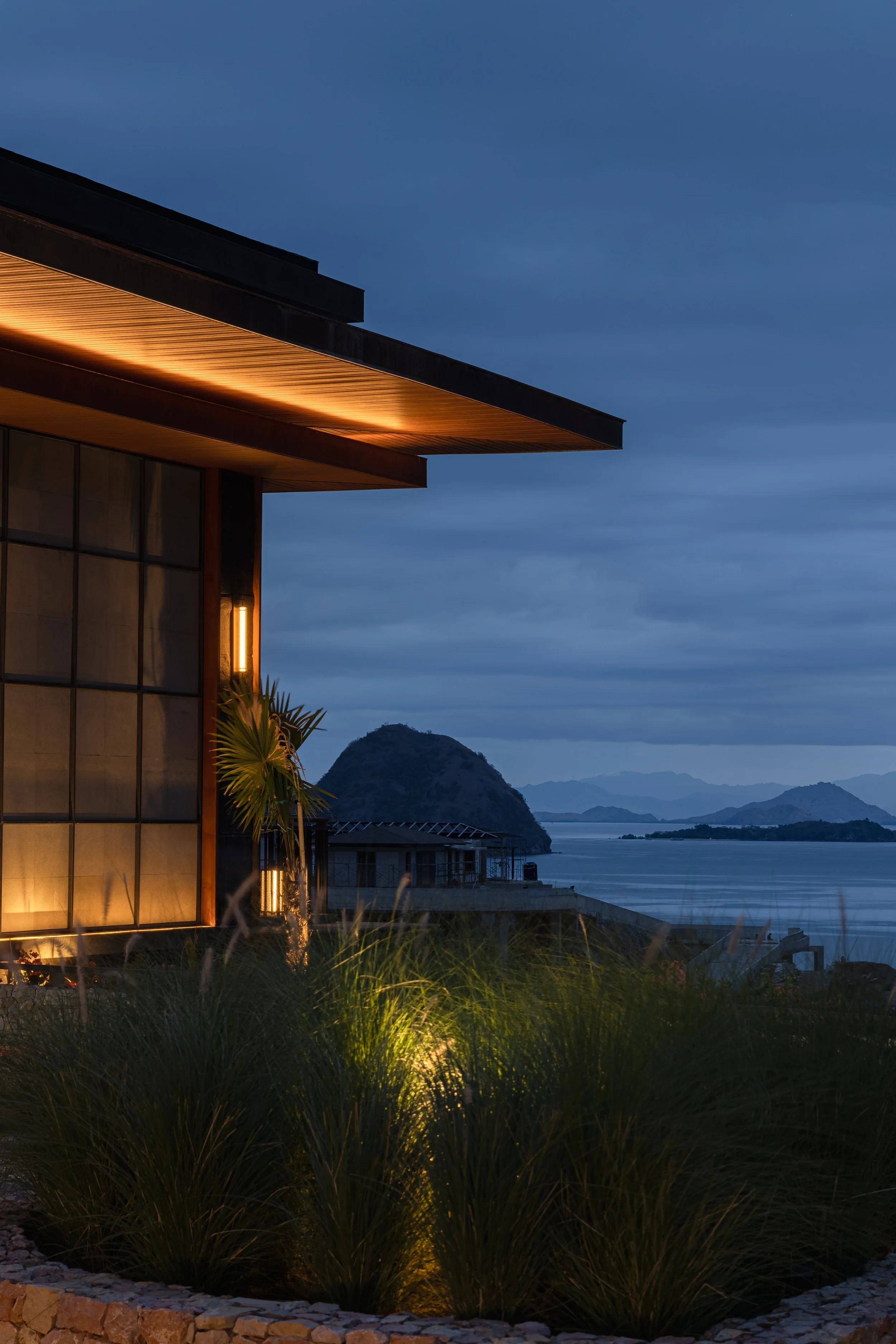 Ta’aktana Luxury Collection Labuan Bajo | Studio Nimmersatt Lighting ...