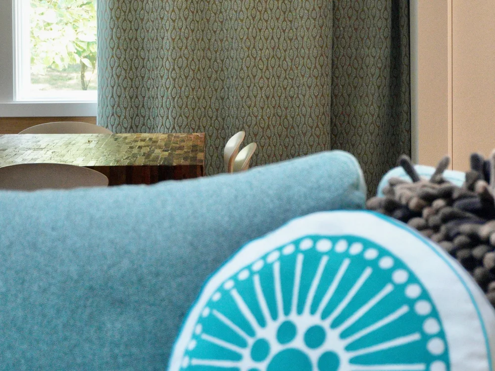 Top interior designer tips on using rounded decor items to soften the ...