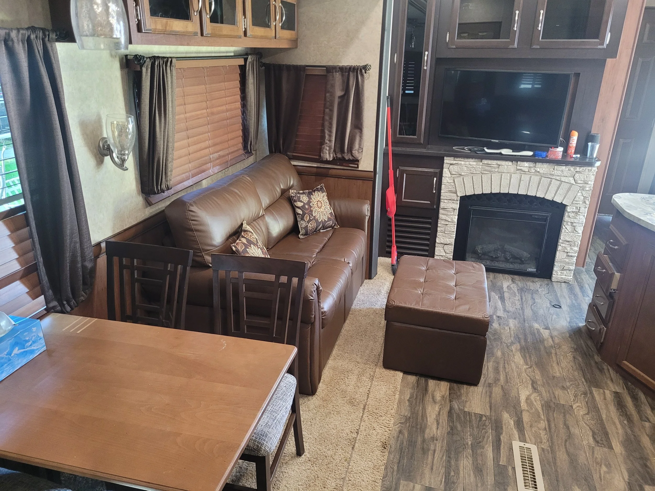 Trailers for Sale — Log Chateau Park