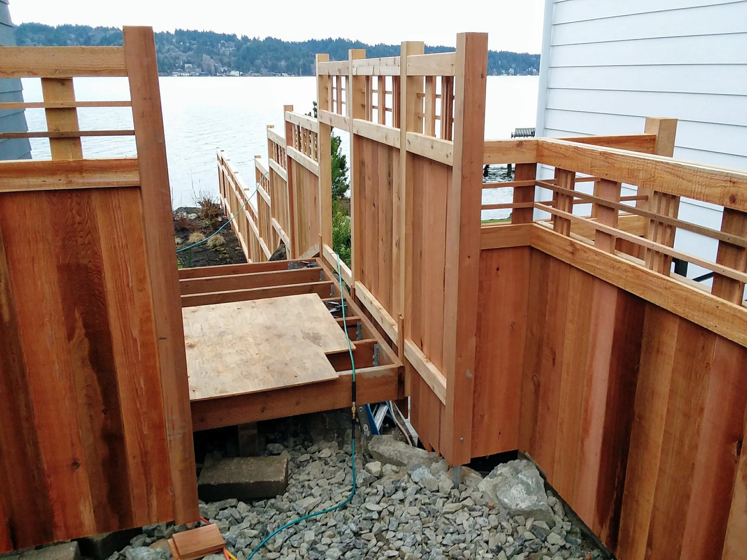 Gibson Fence and Deck - West Seattle Fencing and Deck Contractor