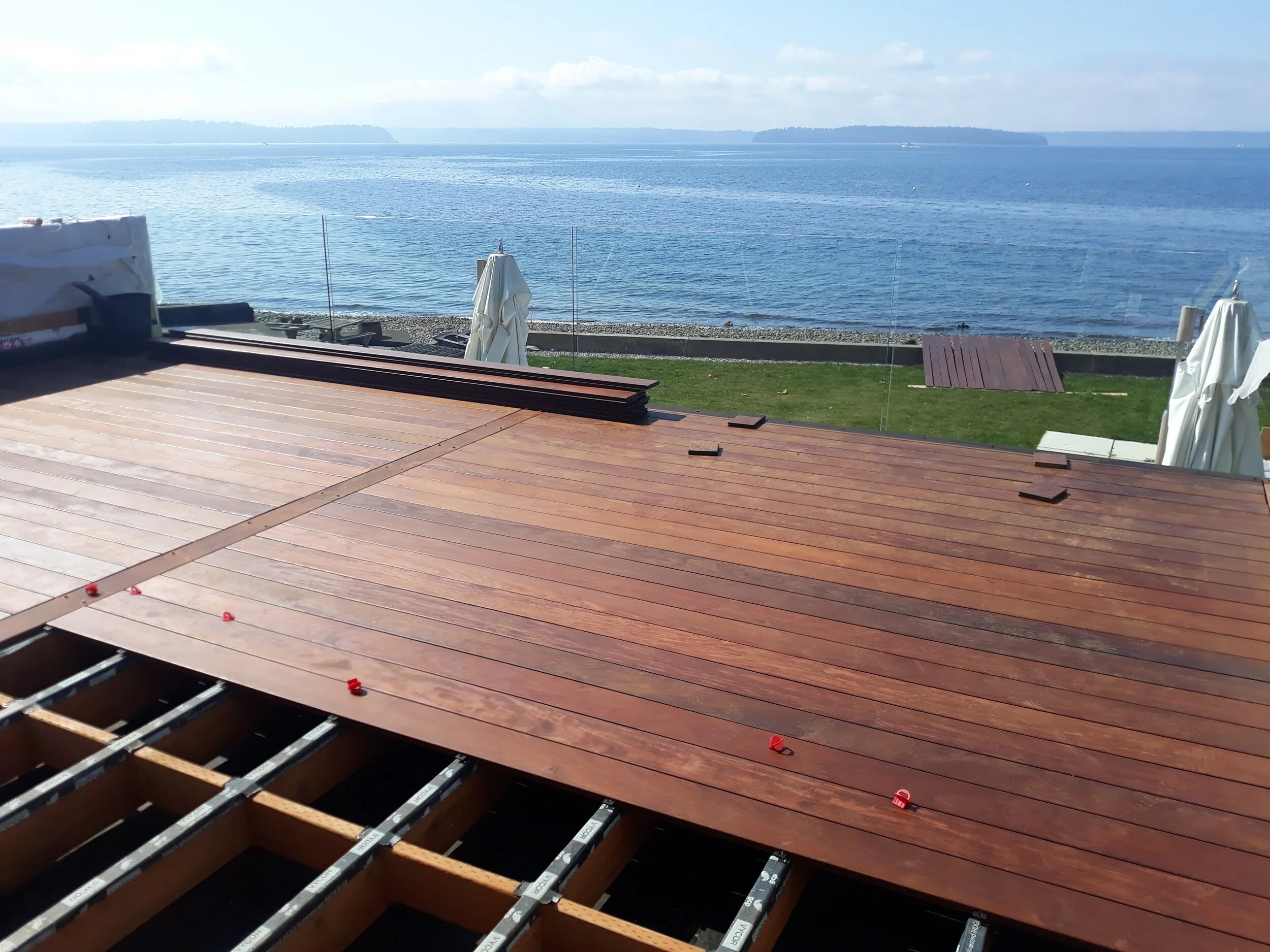 Gossen Decking With Fences