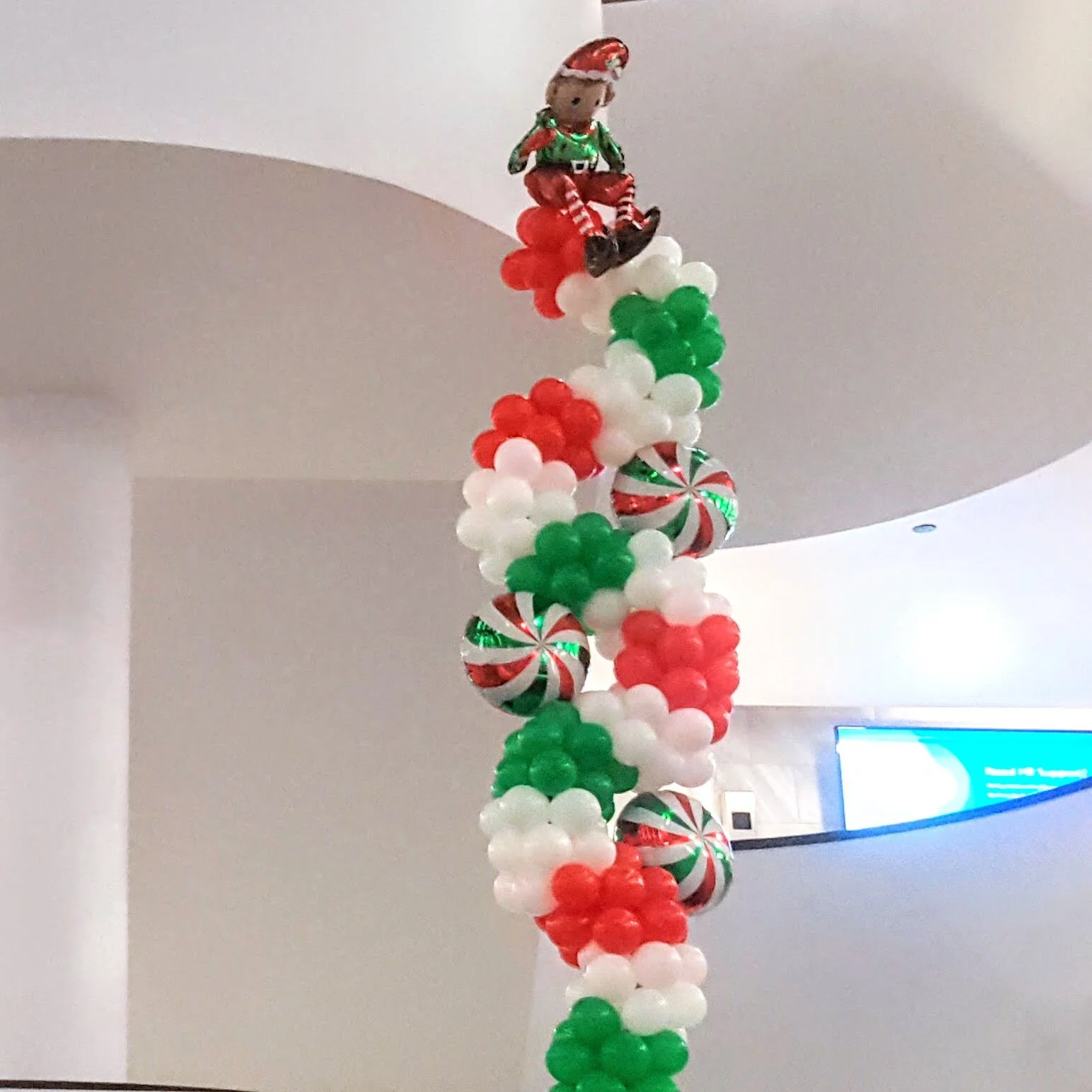 Curvy Balloon Columns — Lighter Than Air Balloons