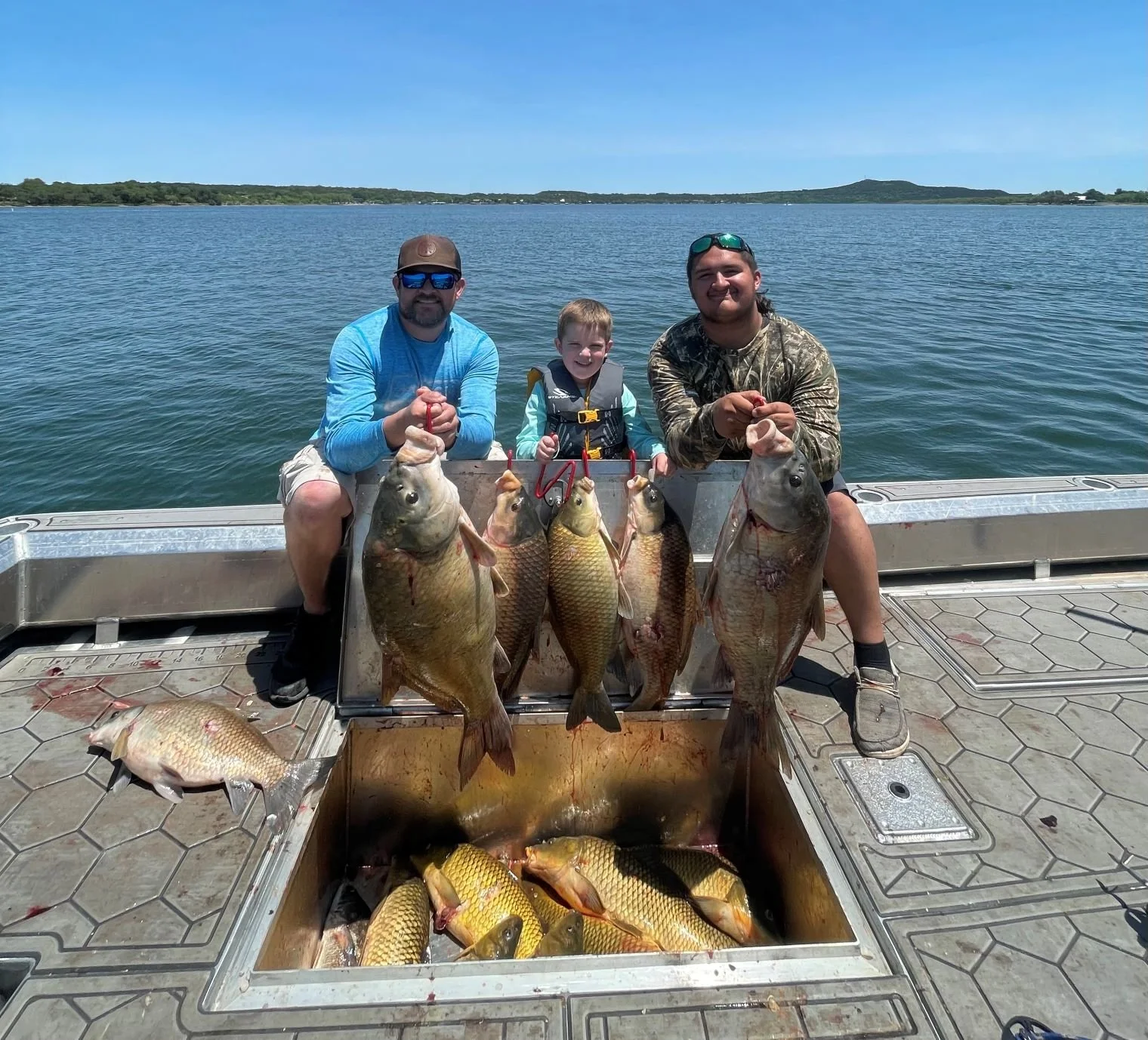 Flyin' Arrows Bowfishing Guided" providing unforgettable trips!