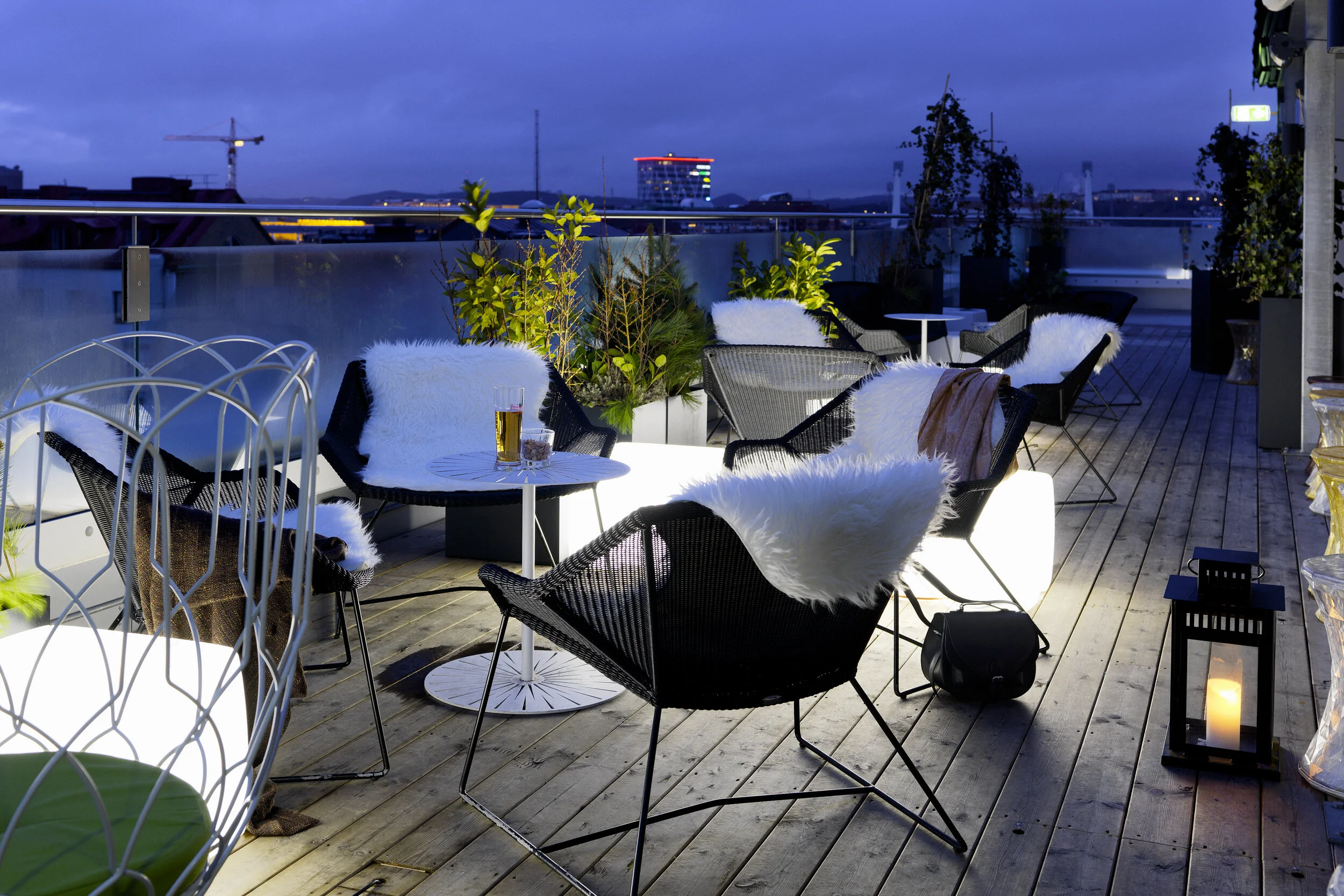 Takbar — Ruby Bar och Restaurant