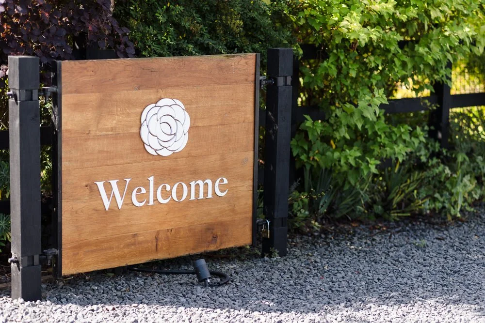Curradine Barns Location & Surroundings: A Guide for Couples & Guests