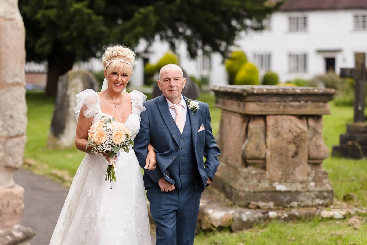 Beautiful Sunny Wedding at Hogarths Stone Manor with Stuart & Tracey