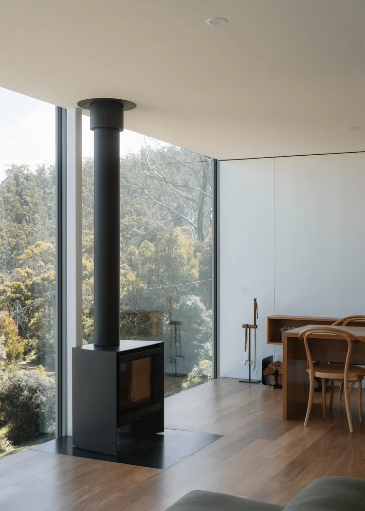 Small Coastal Family Retreat – Olive Street Cabin by MGAO — Simple Dwelling