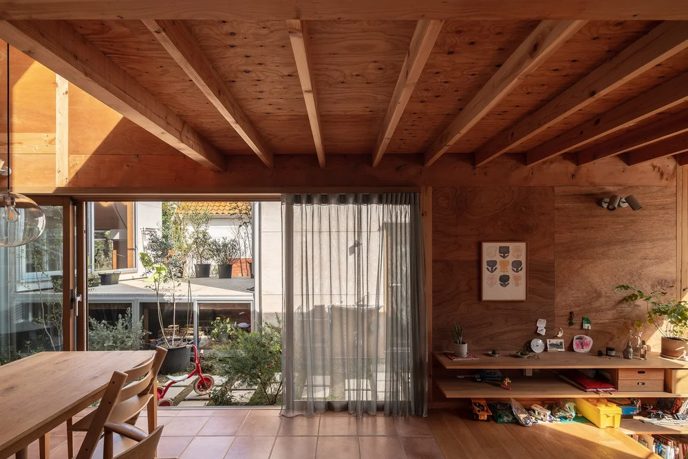How These Two Japanese Homes Have Been Designed Around a Shared Garden ...