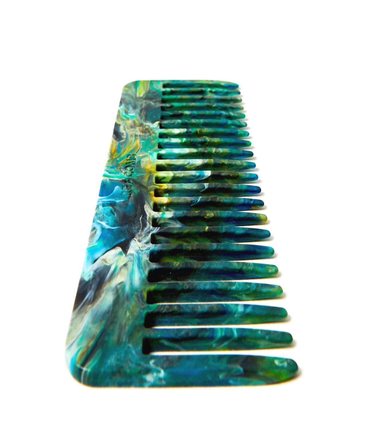 Hair combs made from recycled plastic — Re=Comb
