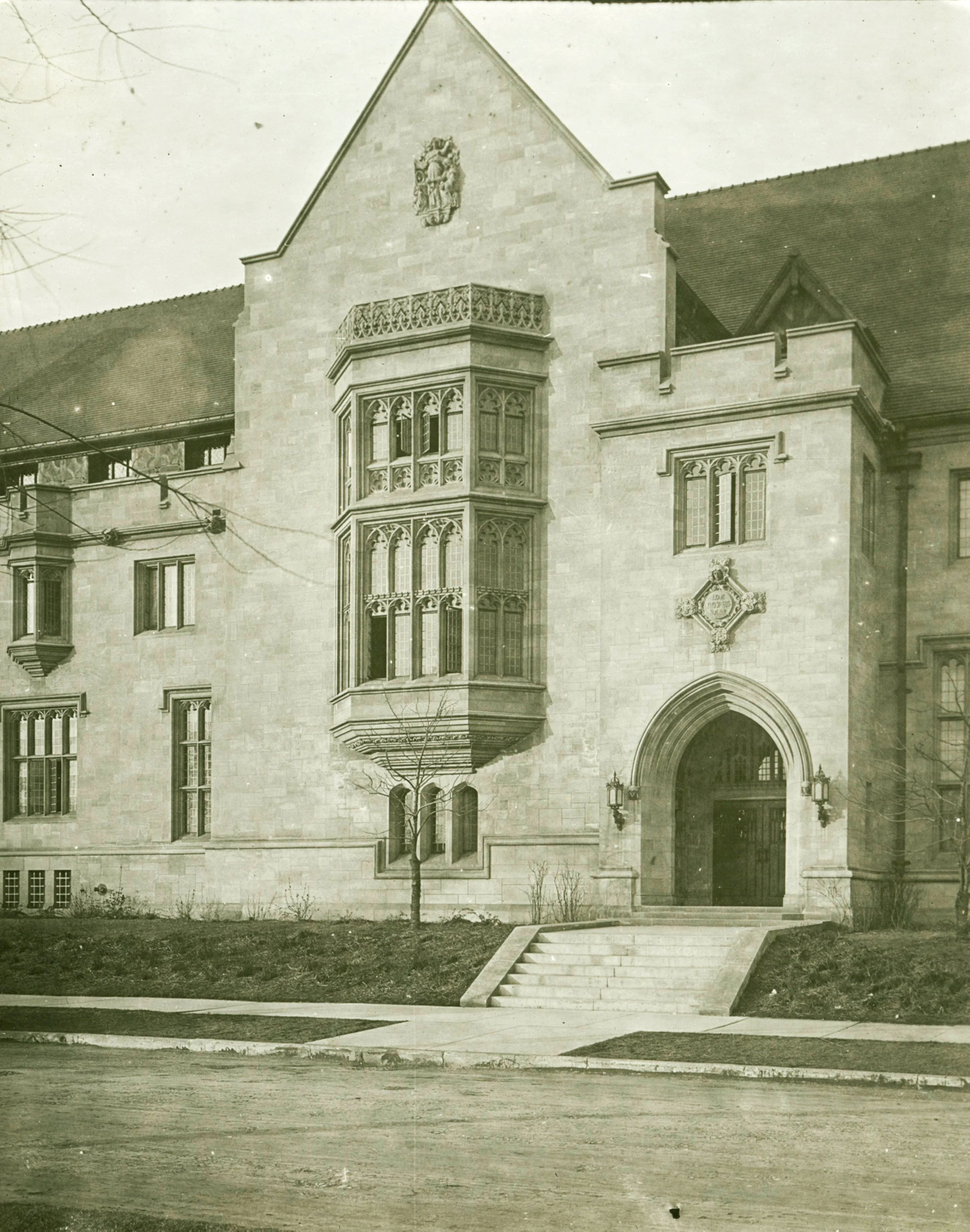 Collegiate Gothic and Urban Progressivism: Remaking Campus Typologies ...