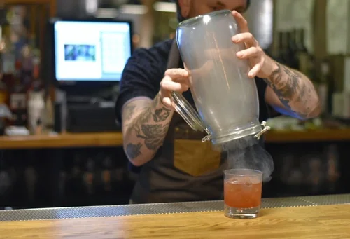 How to easily make smoked cocktails at home — Smartblend