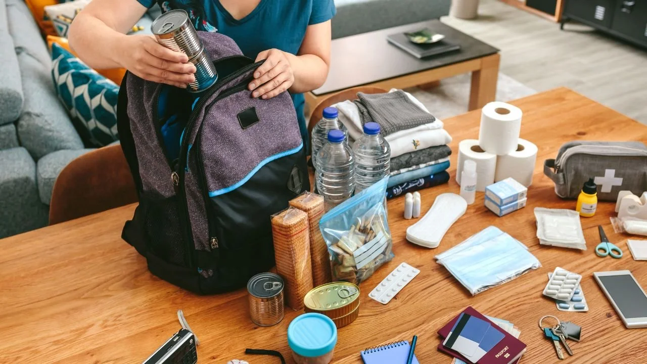 31 Items To Survive Any Emergency | Bug Out Bag / Survival Kit ...
