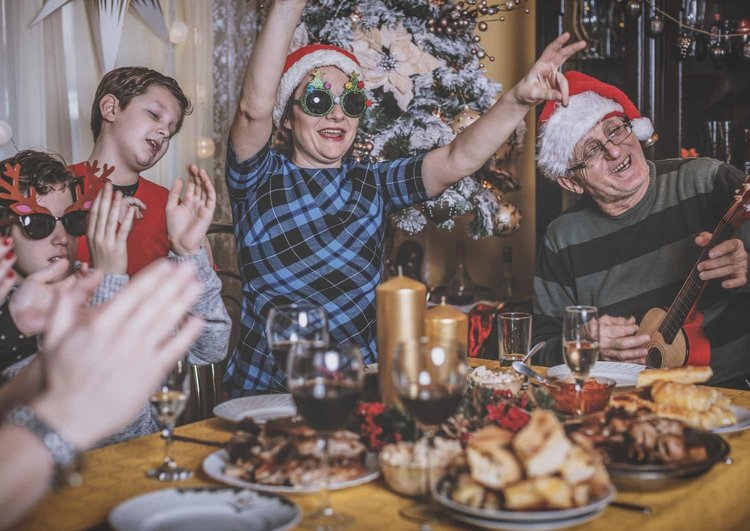 How to Host a Christmas Dinner Party for Large Groups — Smartblend