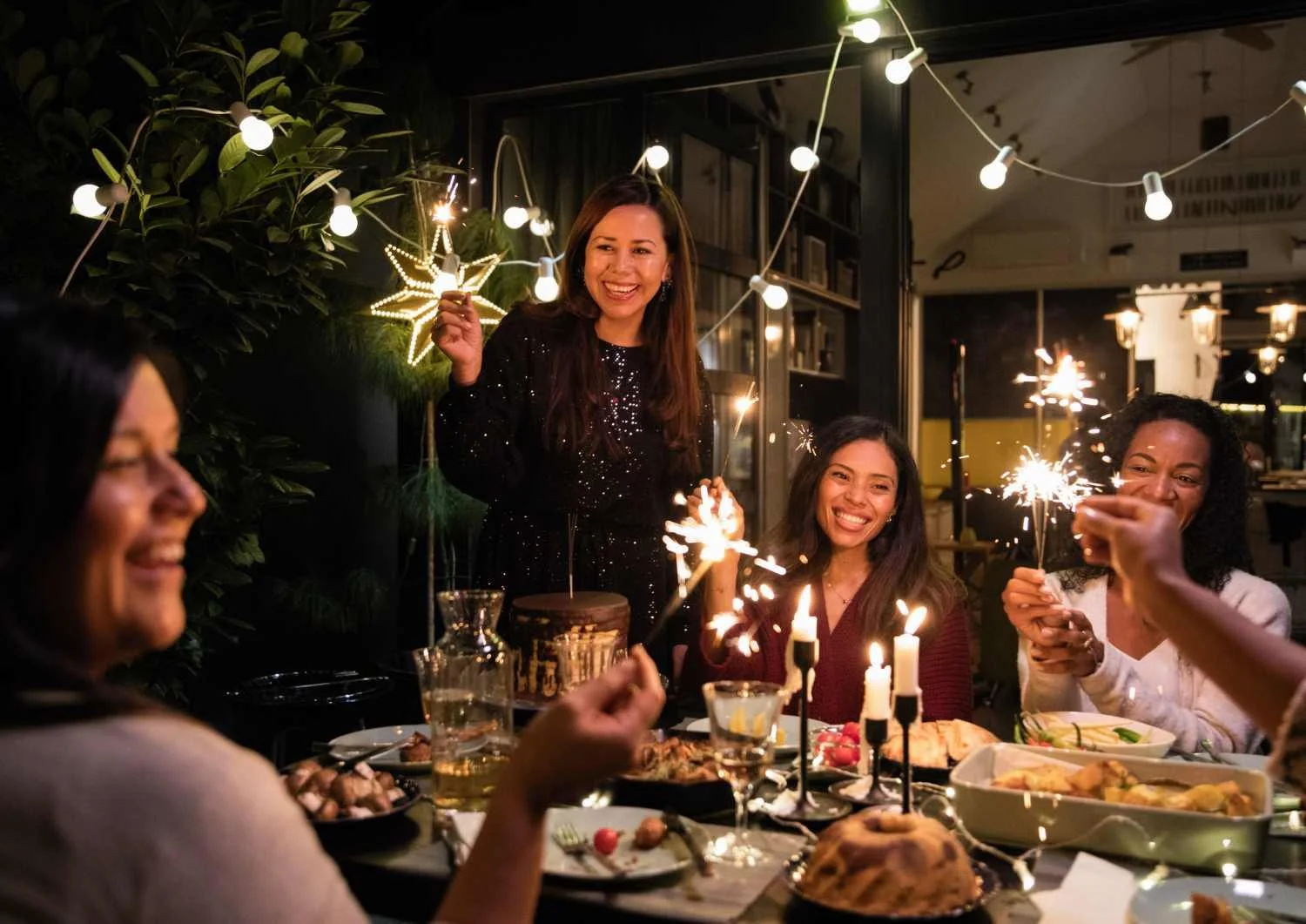 How to Host a Christmas Dinner Party for Large Groups — Smartblend