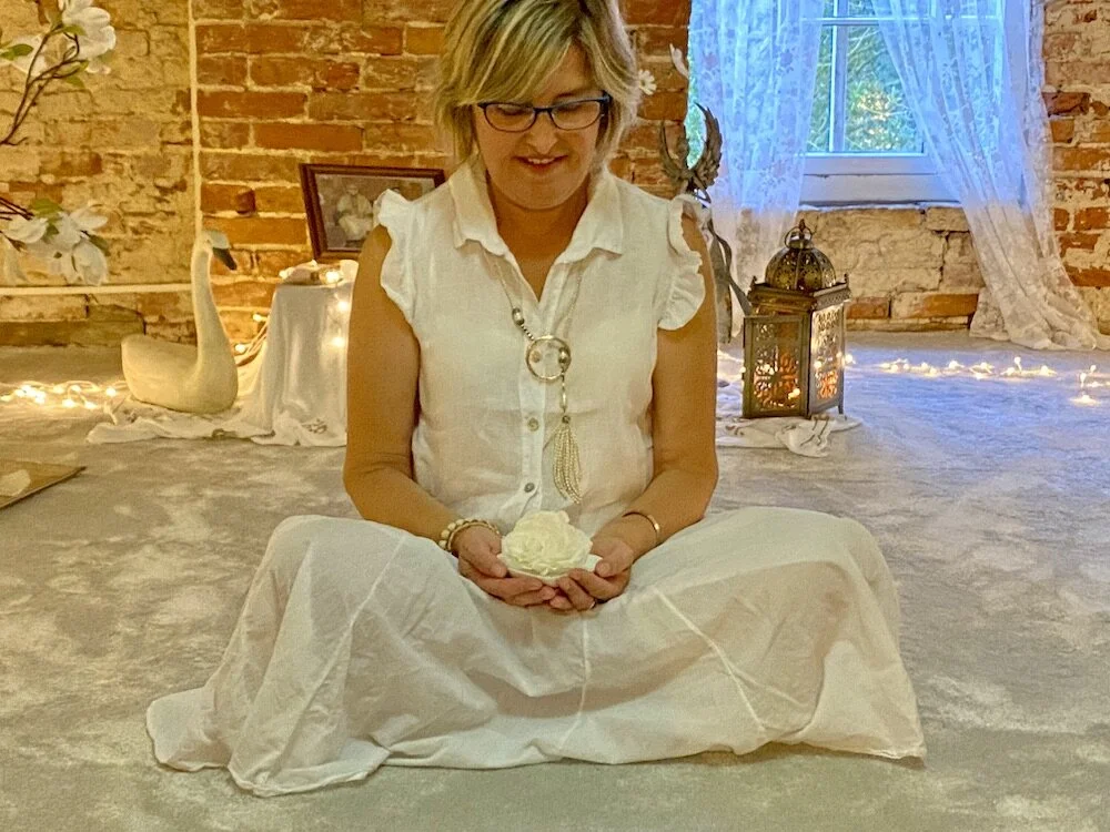 Emma Hobson Online Support