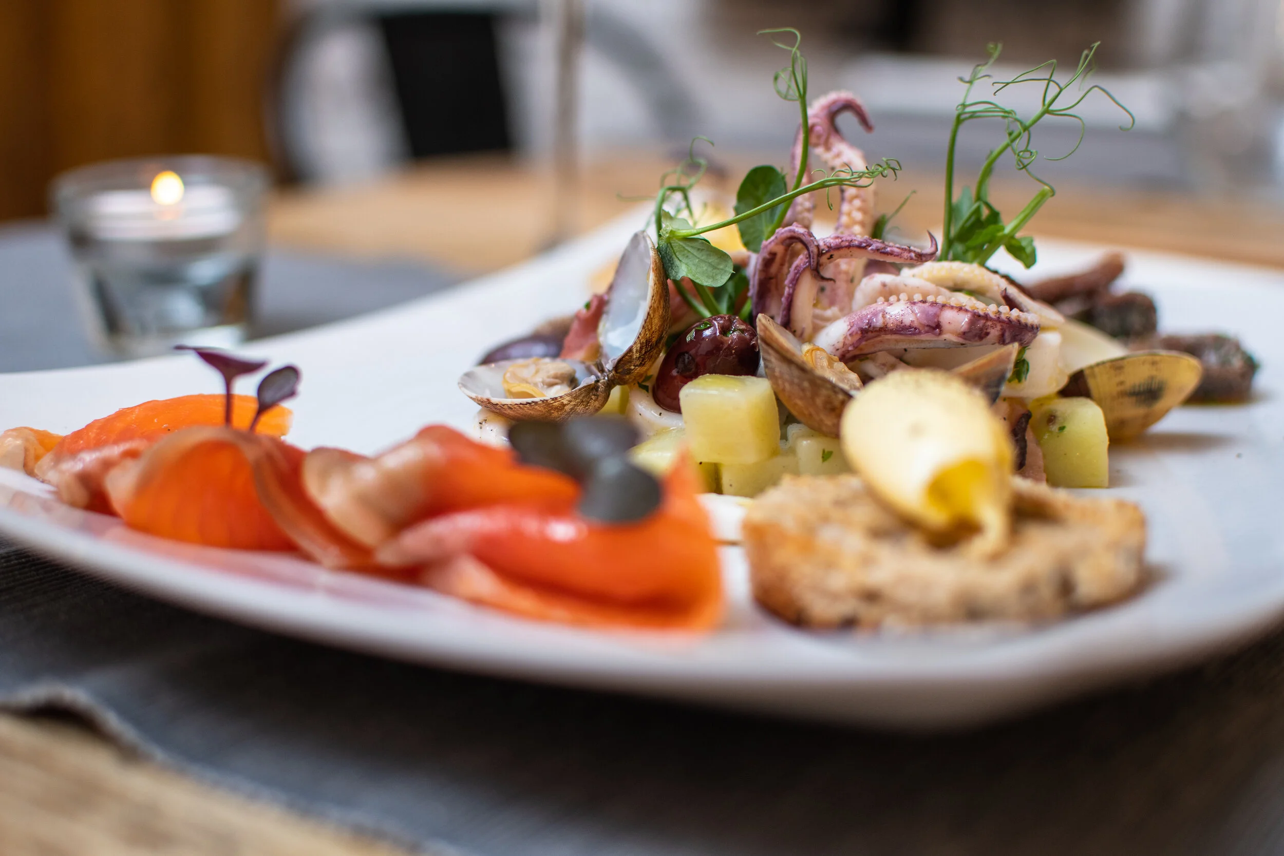 RUSTICO ITALIAN BISTRO - 01525 621317