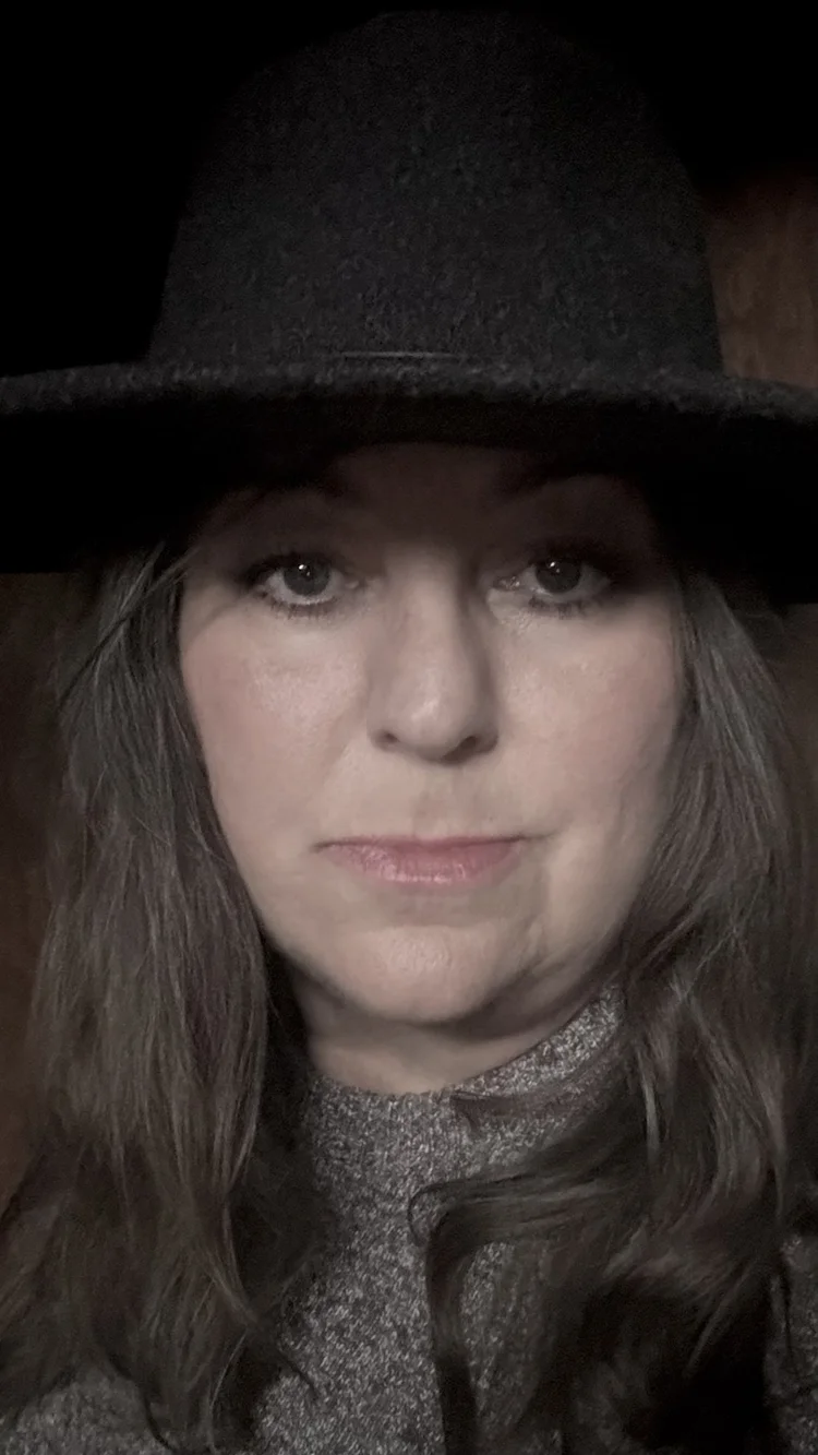 % Writer Lisa Hare