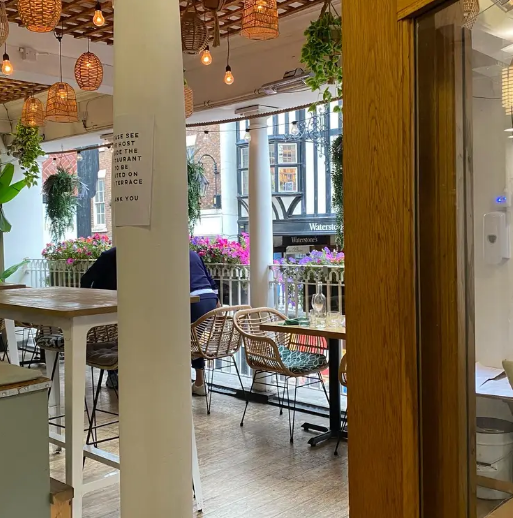 Unwind At Shrub in One of The best Terraces in Chester — shrub