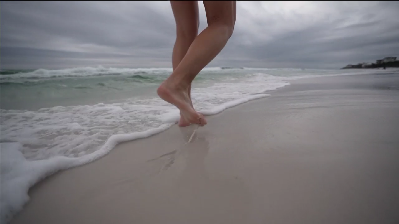 Jen Carfagno At The Beach 5202021 — Newswomen 5687